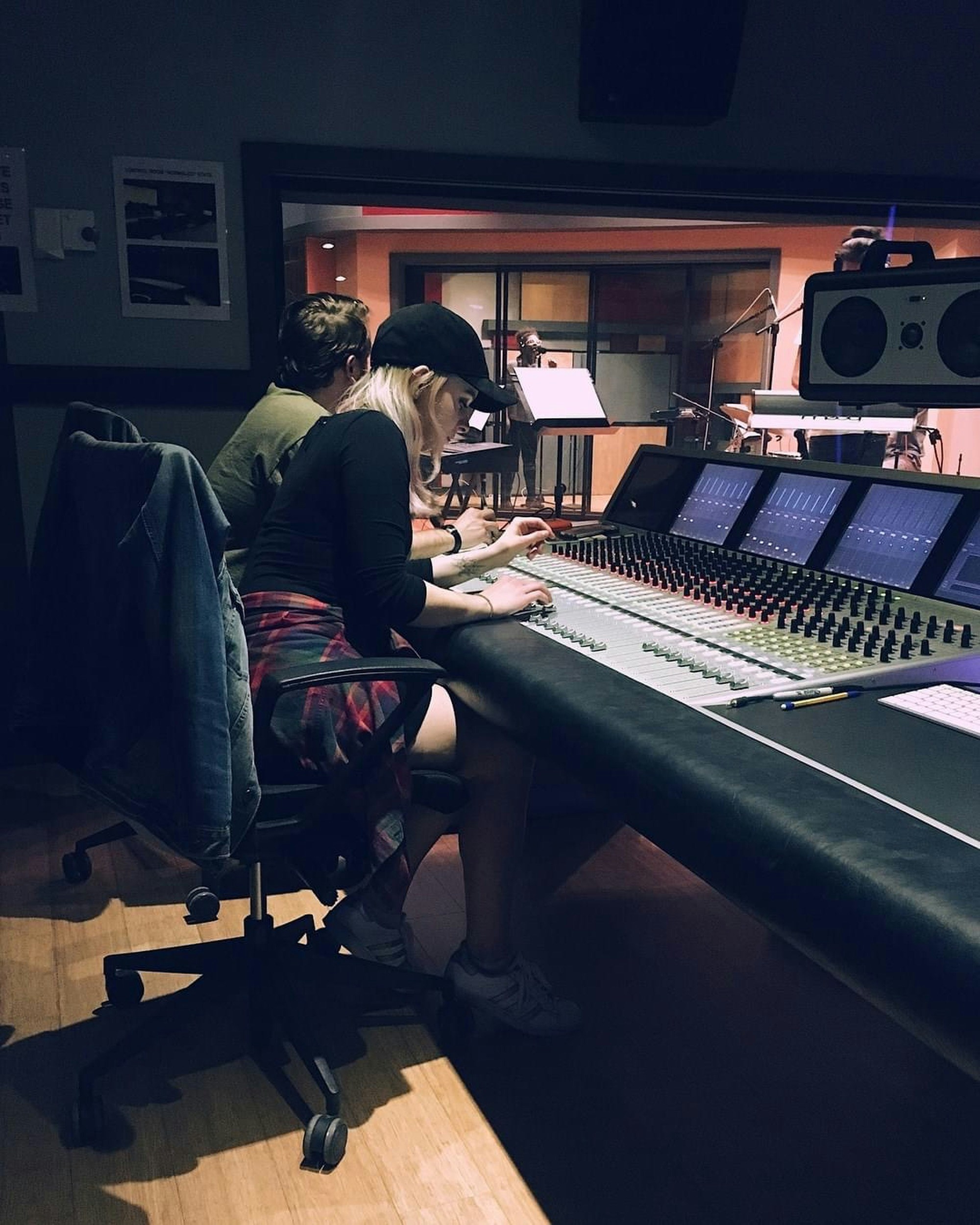 SoundGirls Women in Audio (@soundgirls) | Unsplash Photo Community