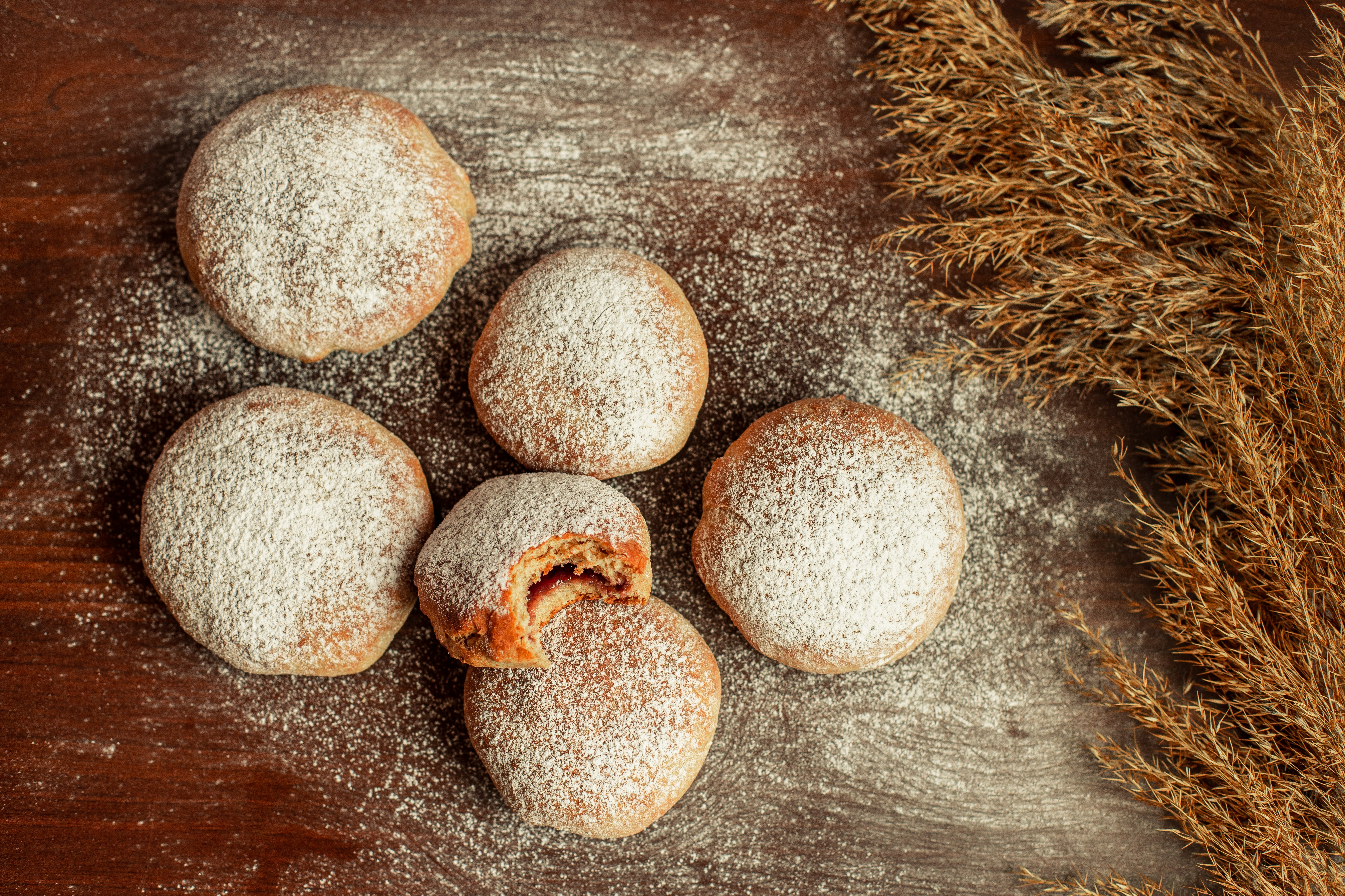 Brown round food on brown wooden table photo – Free Food Image on Unsplash