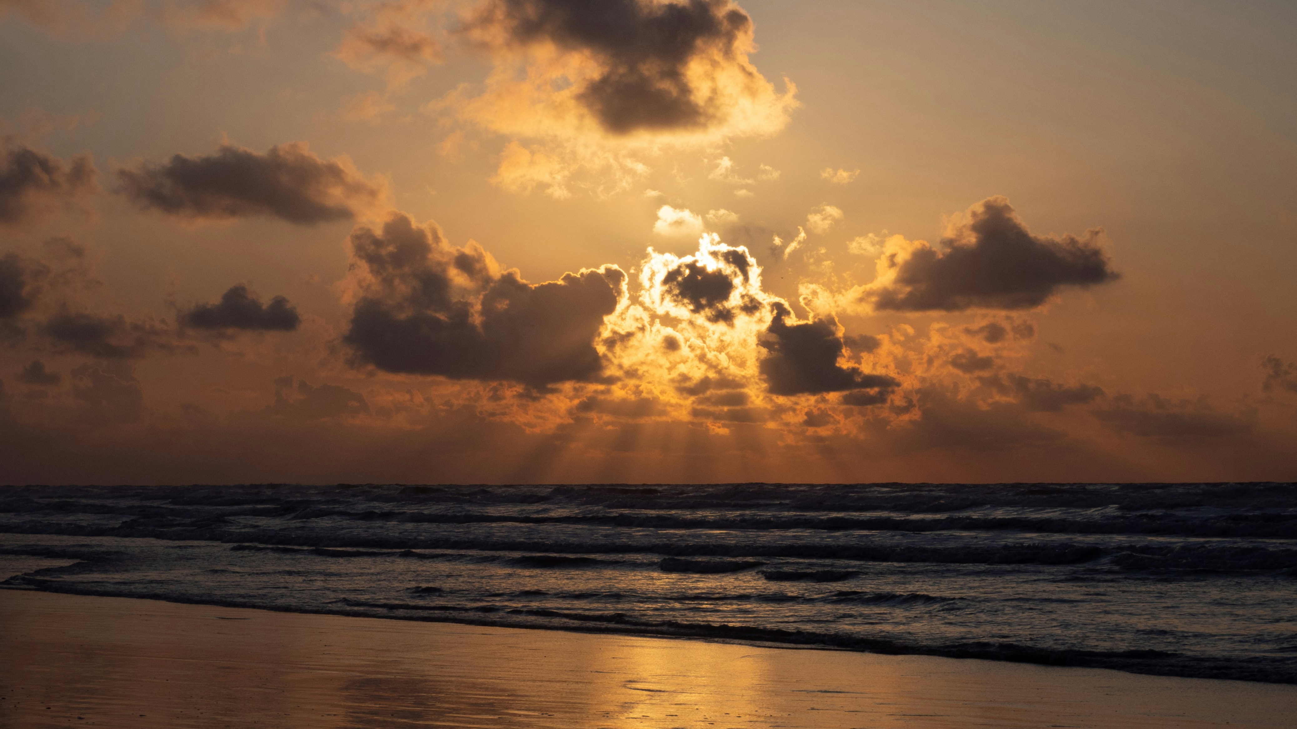 Sunburst over a Calm Sea: Quiet Horizon at Dusk
