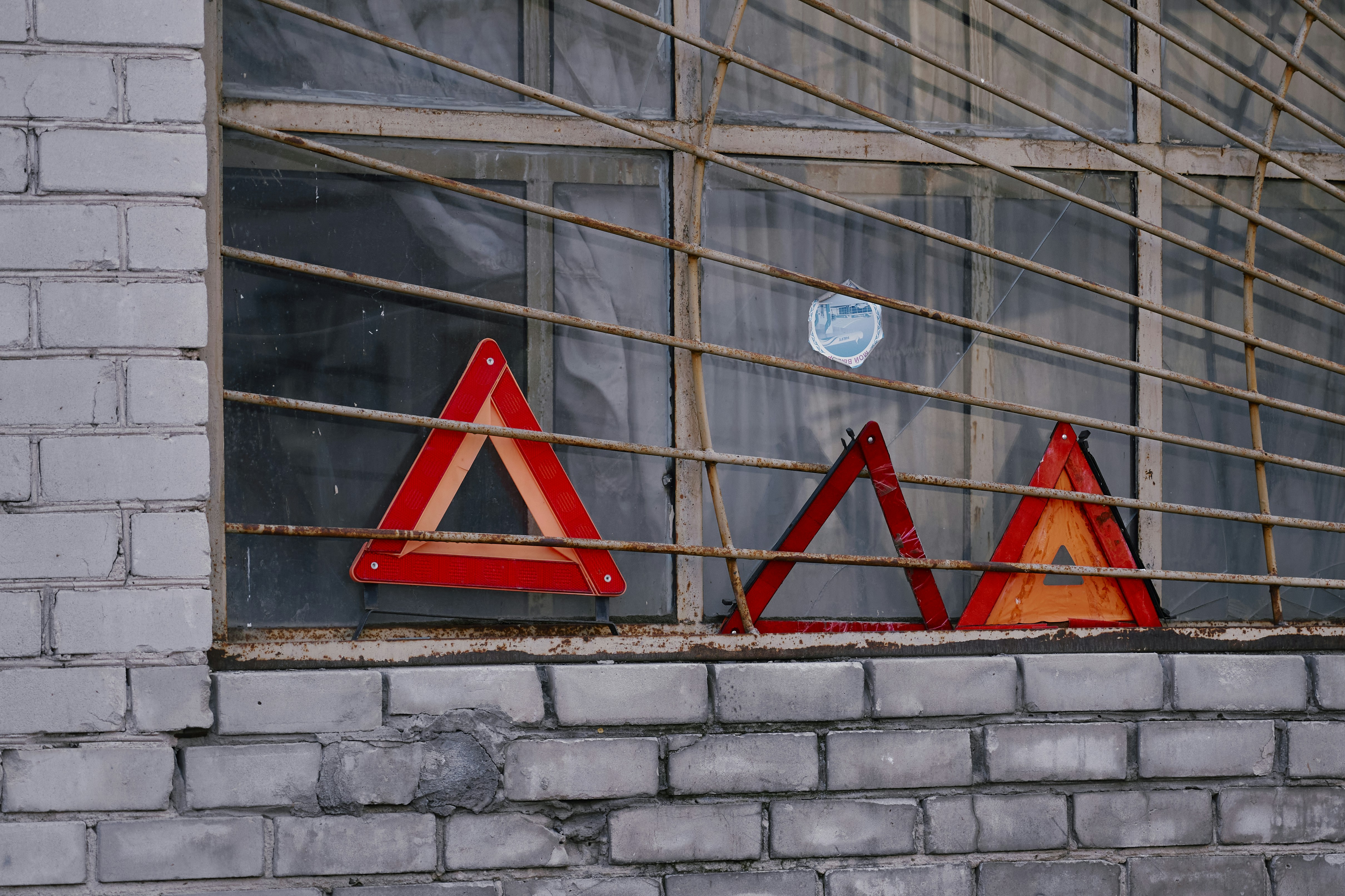 Red arrow sign on wall photo – Free Brown Image on Unsplash