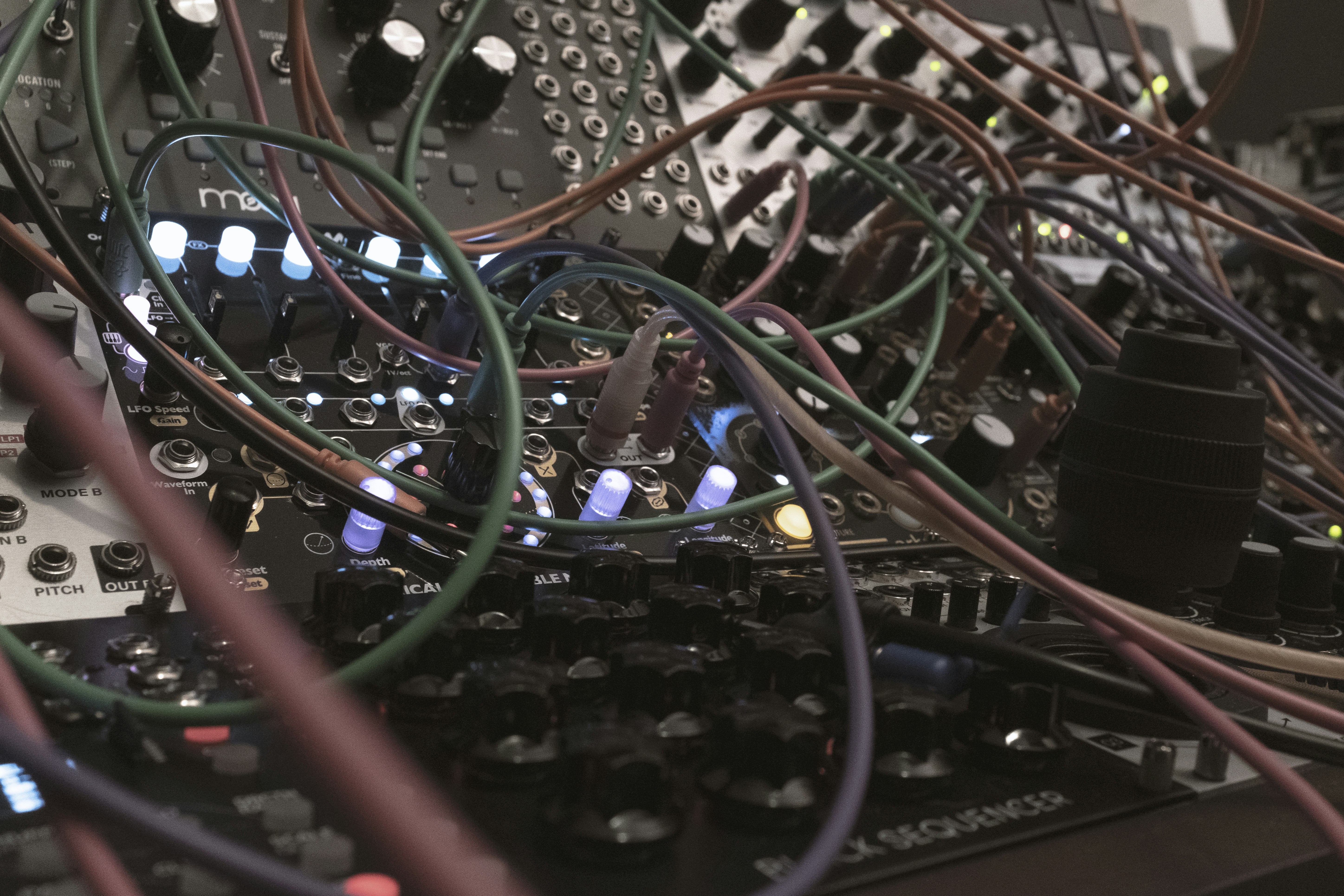 Black and red audio mixer photo – Free Eurorack Image on Unsplash