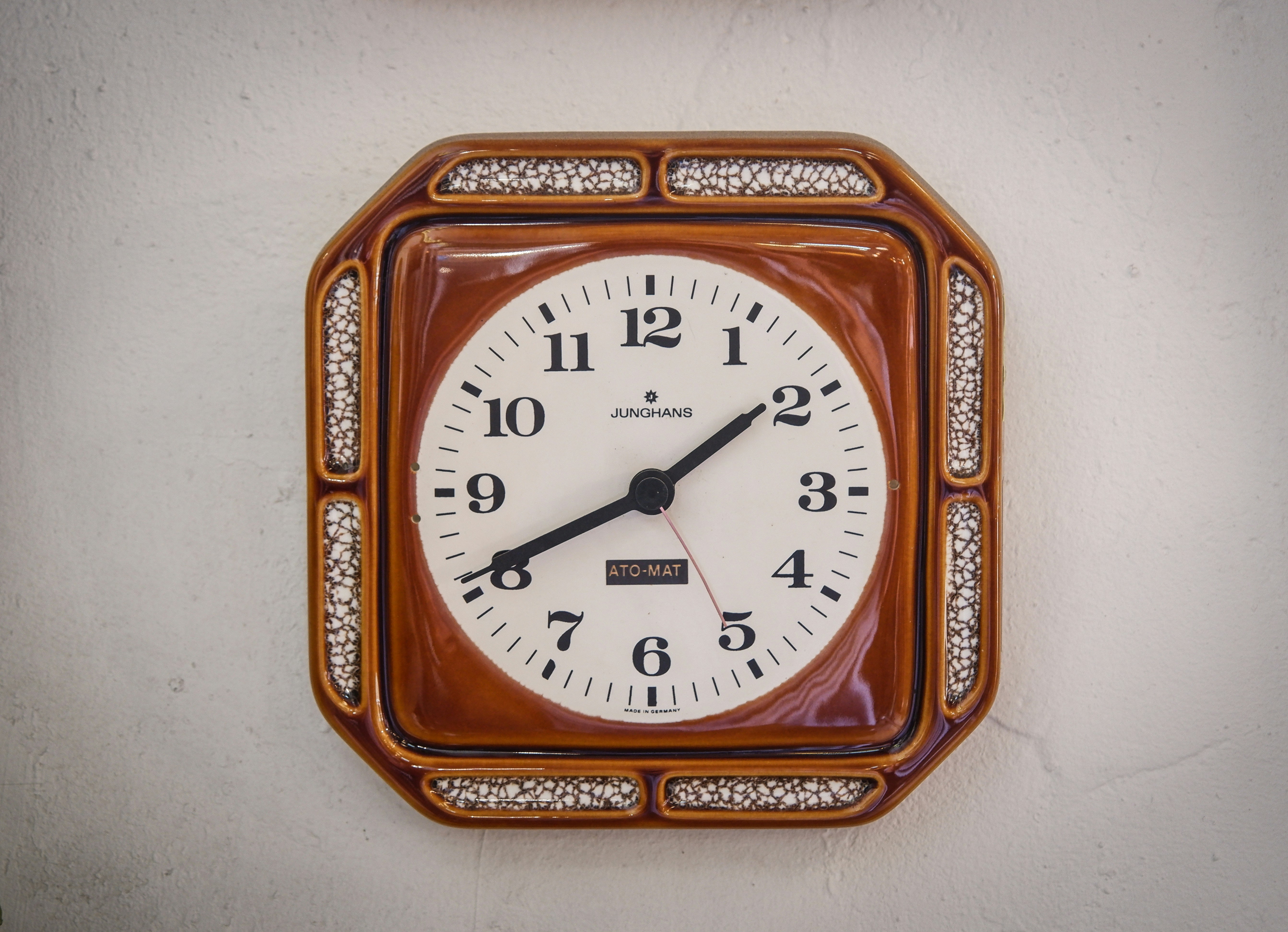 Brown wooden framed white analog wall clock photo – Free Brown Image on ...