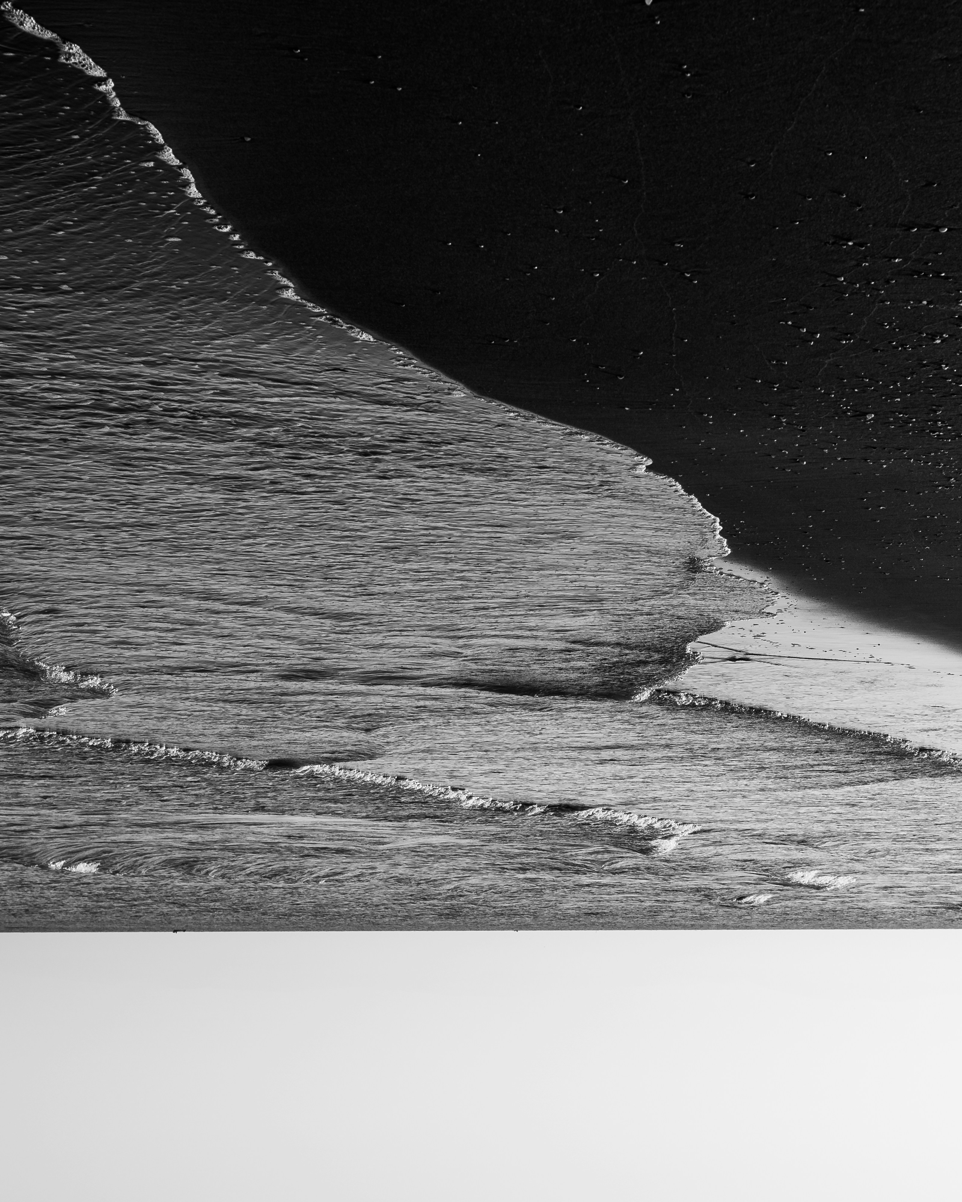 Diagonal Boundary: A Monochrome Shoreline Studymojtaba mosayebzadeh