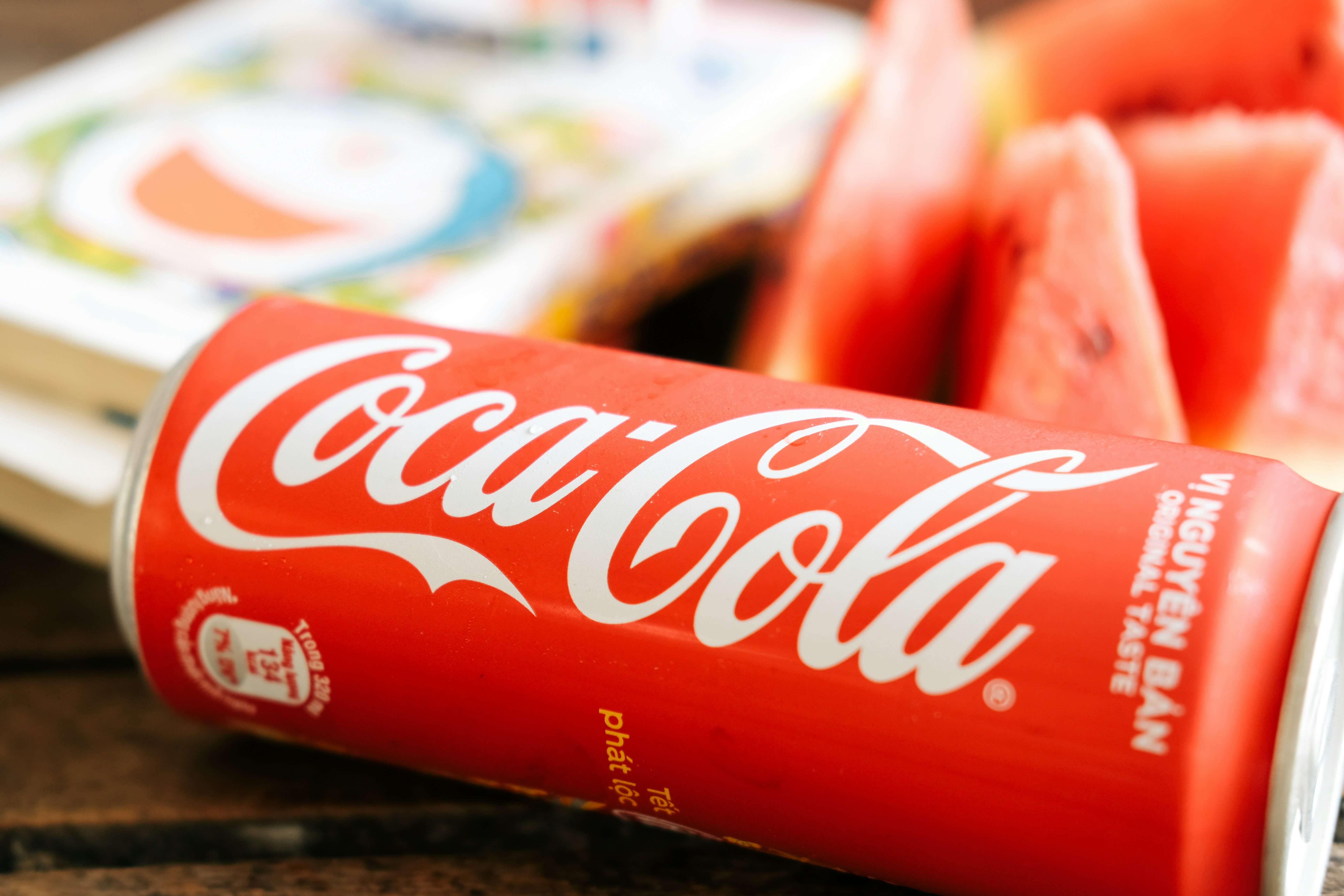 Red and white coca cola can photo – Free Beverage Image on Unsplash