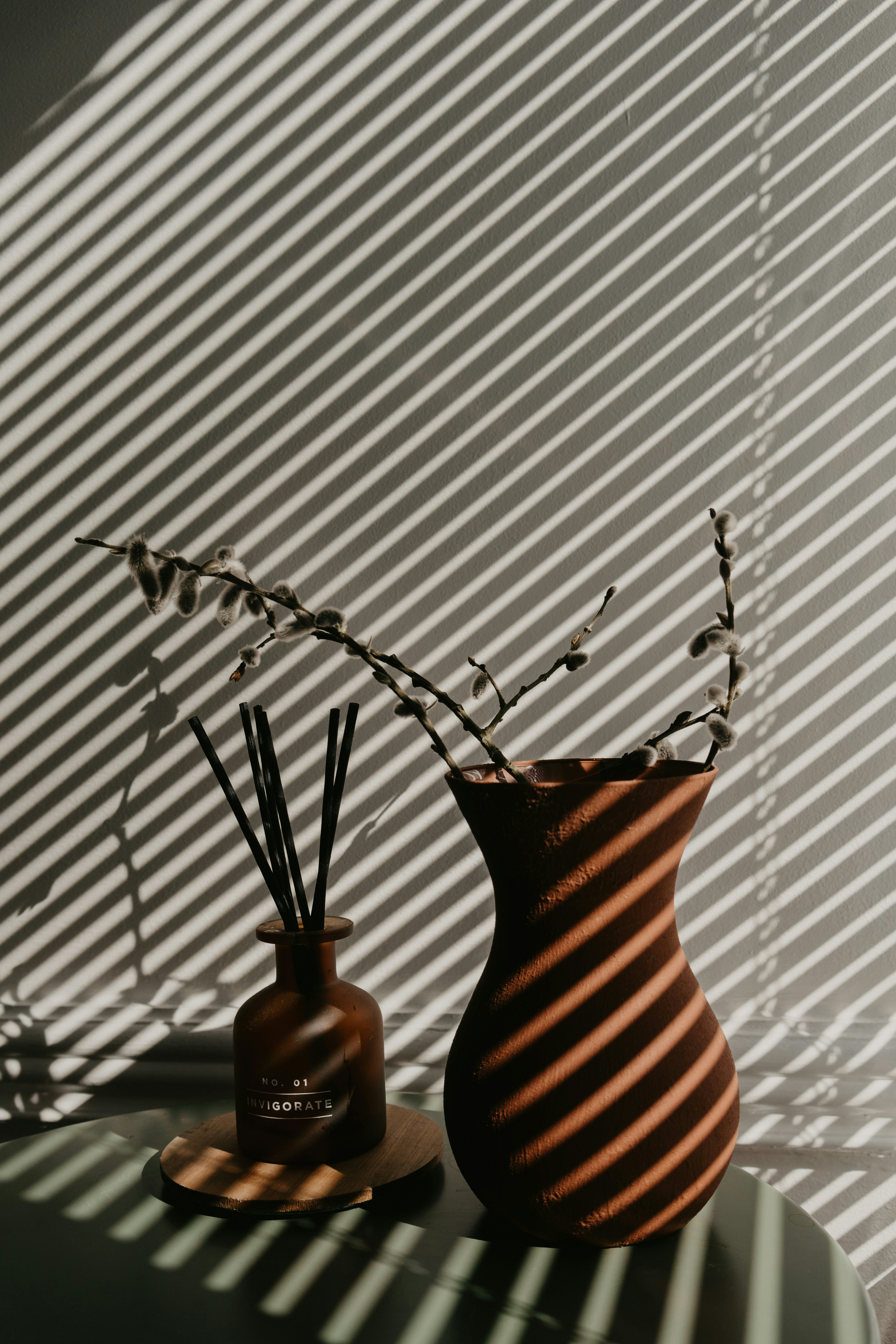Brown ceramic vase with silver spoon photo – Free Indoors Image on Unsplash