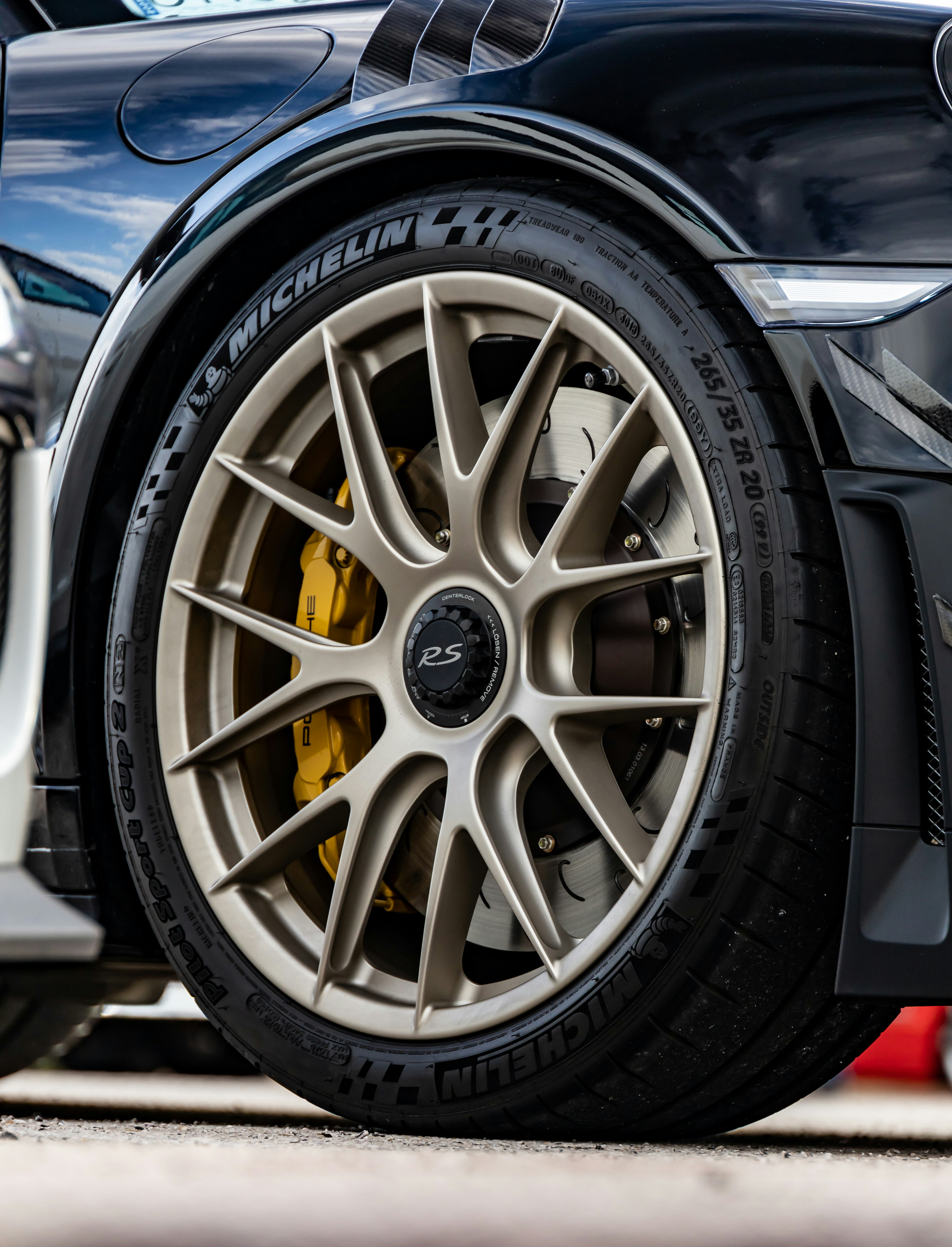 Silver and gold 5 spoke wheel photo – Free Austin Image on Unsplash