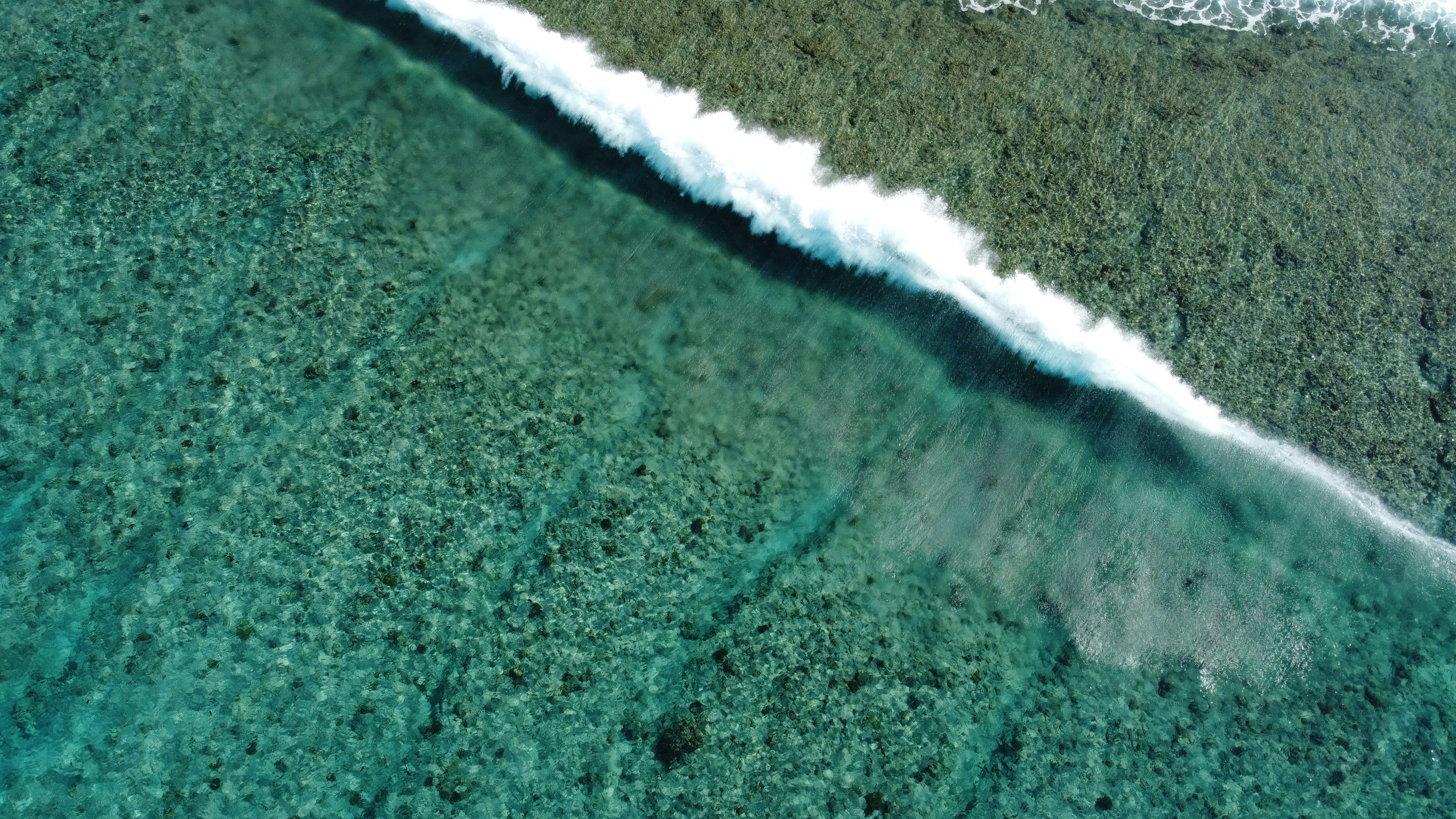 Vue aérienne des vagues de l’océan photo – Photo Terrain Gratuite sur ...