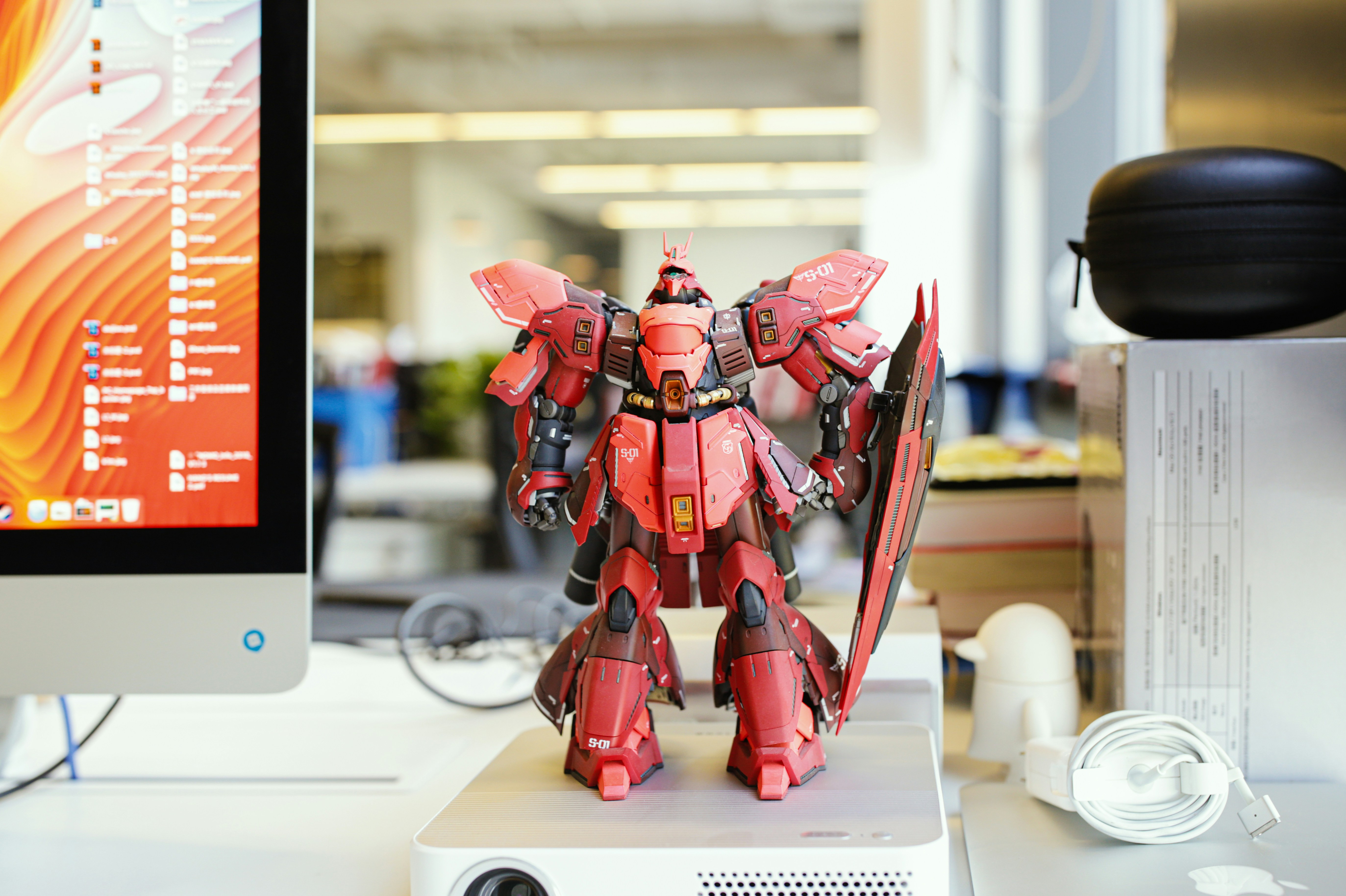 Red and gray robot toy photo – Free Toys Image on Unsplash
