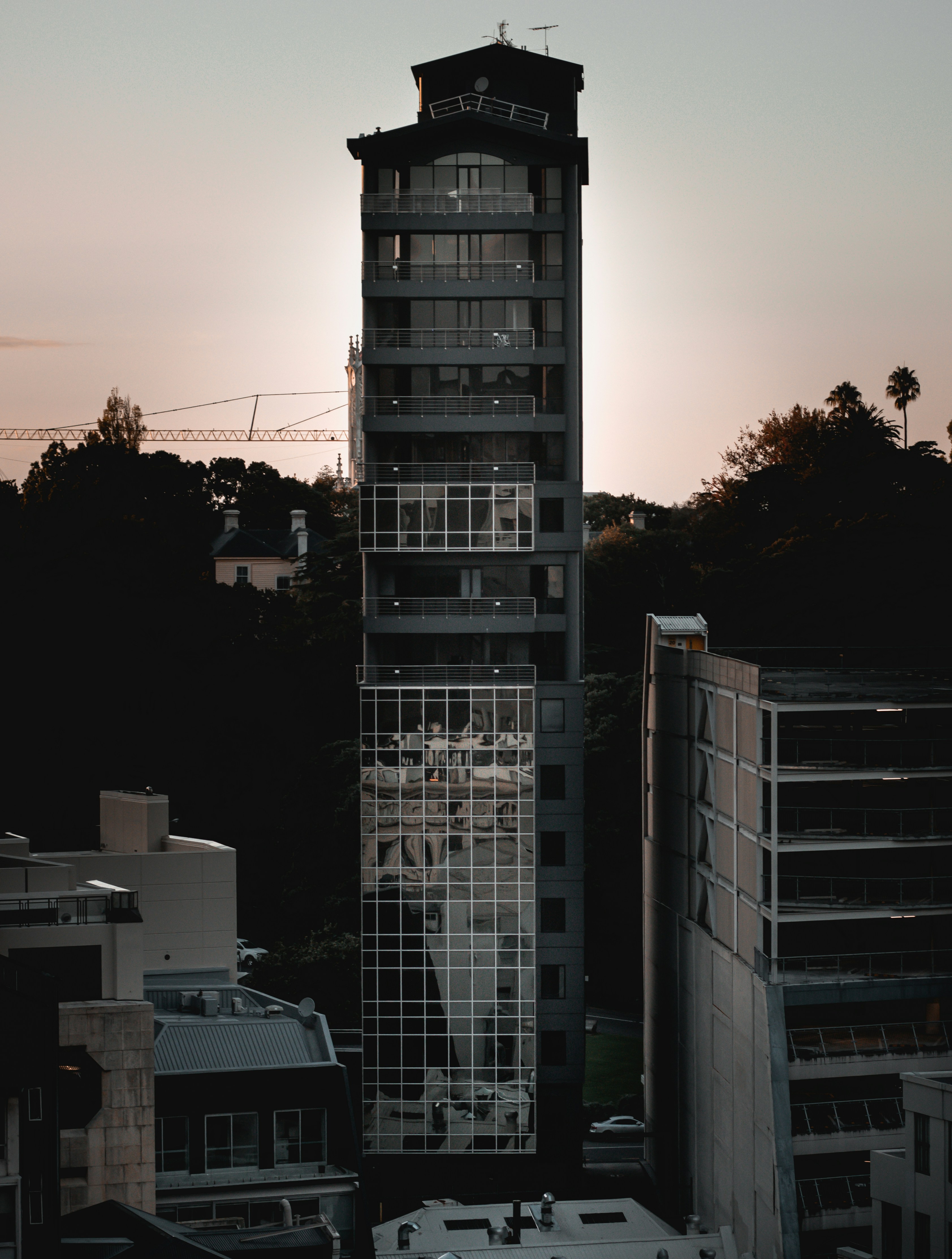 Dusk Glass Tower: A Vertical Sentinel Over the City