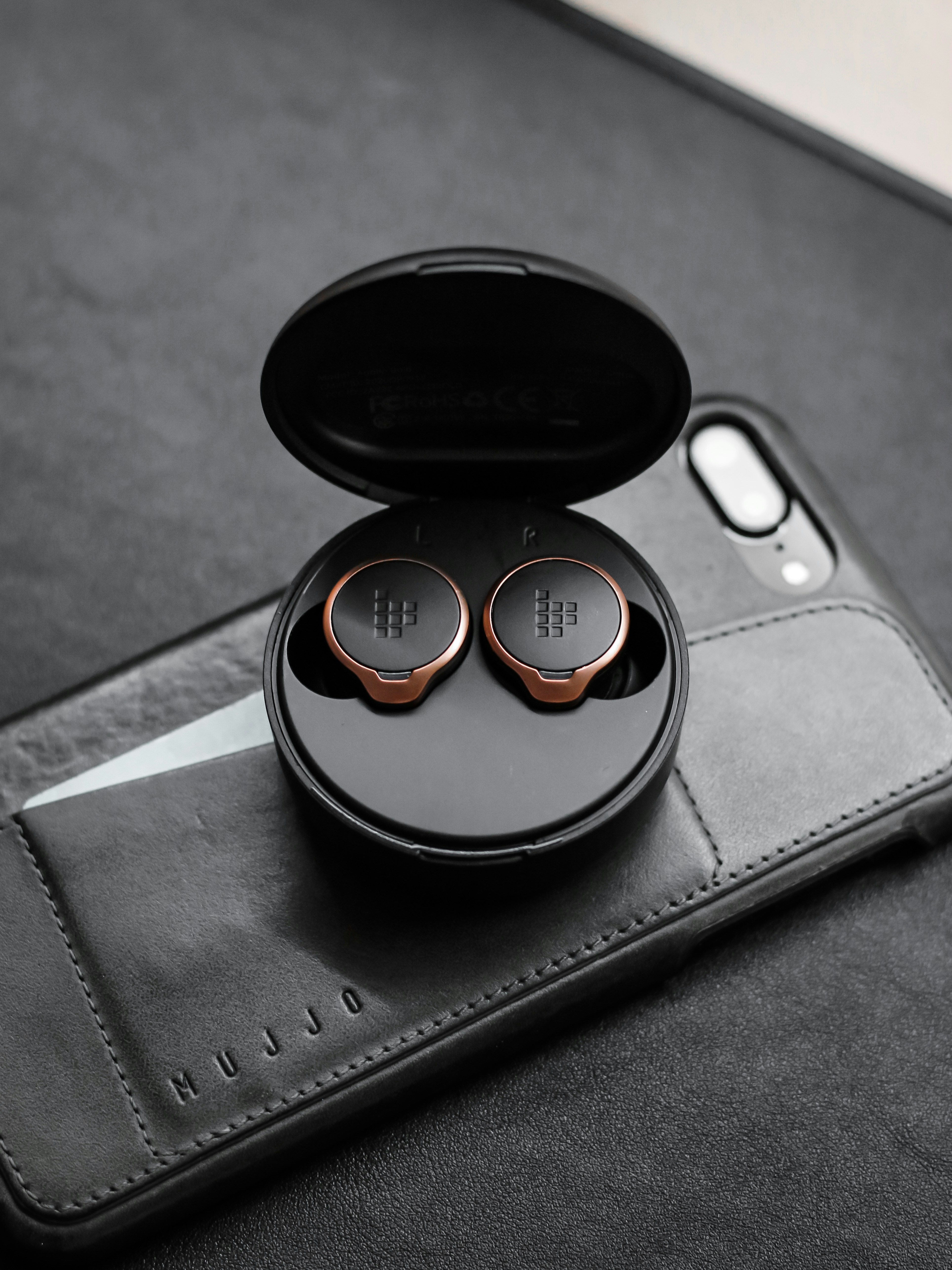 Black and red round device photo – Free Grey Image on Unsplash
