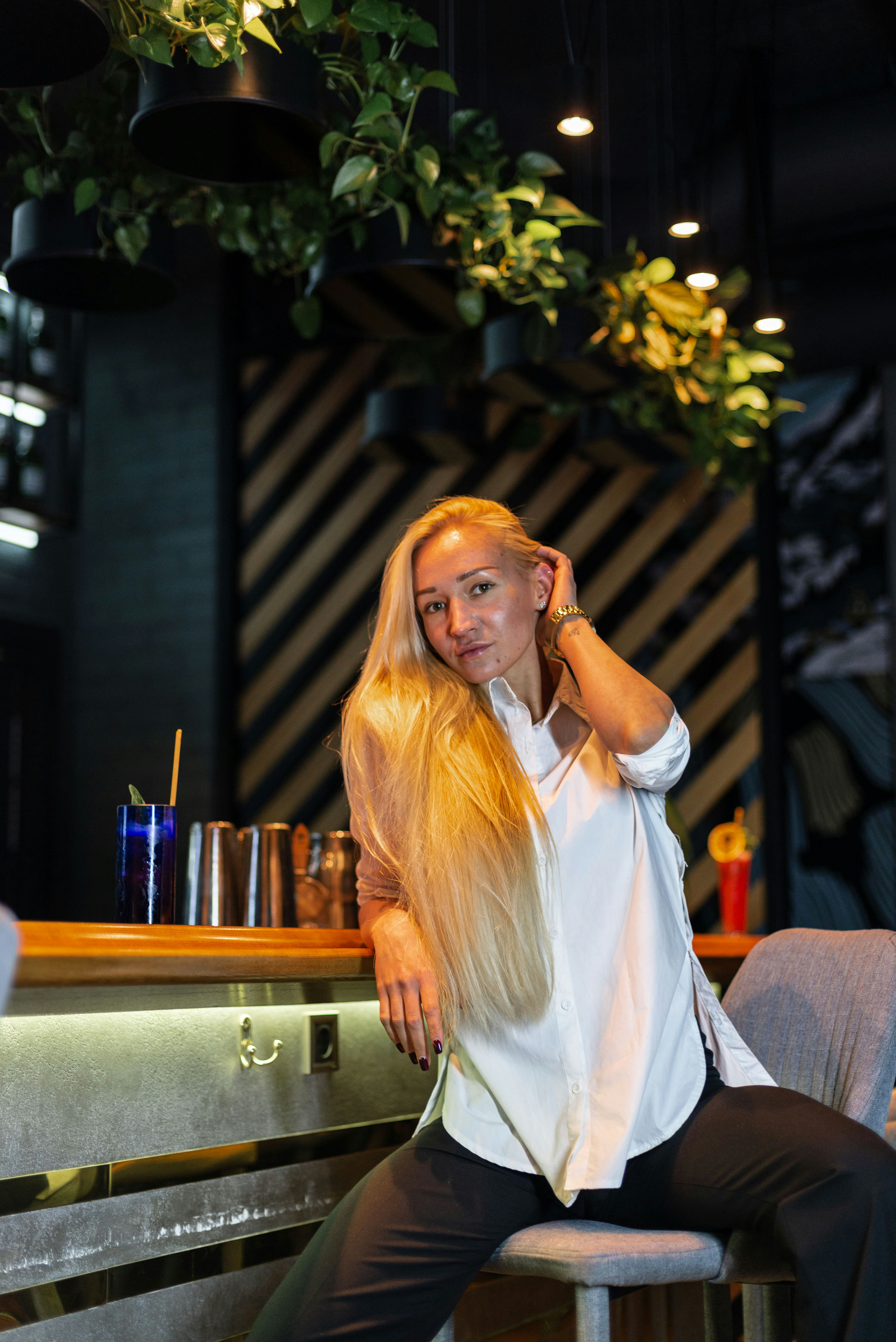 Woman Bar Pictures | Download Free Images on Unsplash