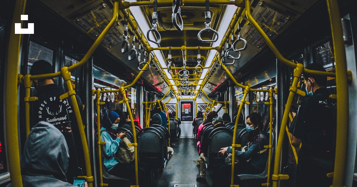 Foto Personas Sentadas Dentro Del Tren Durante El Día Imagen
