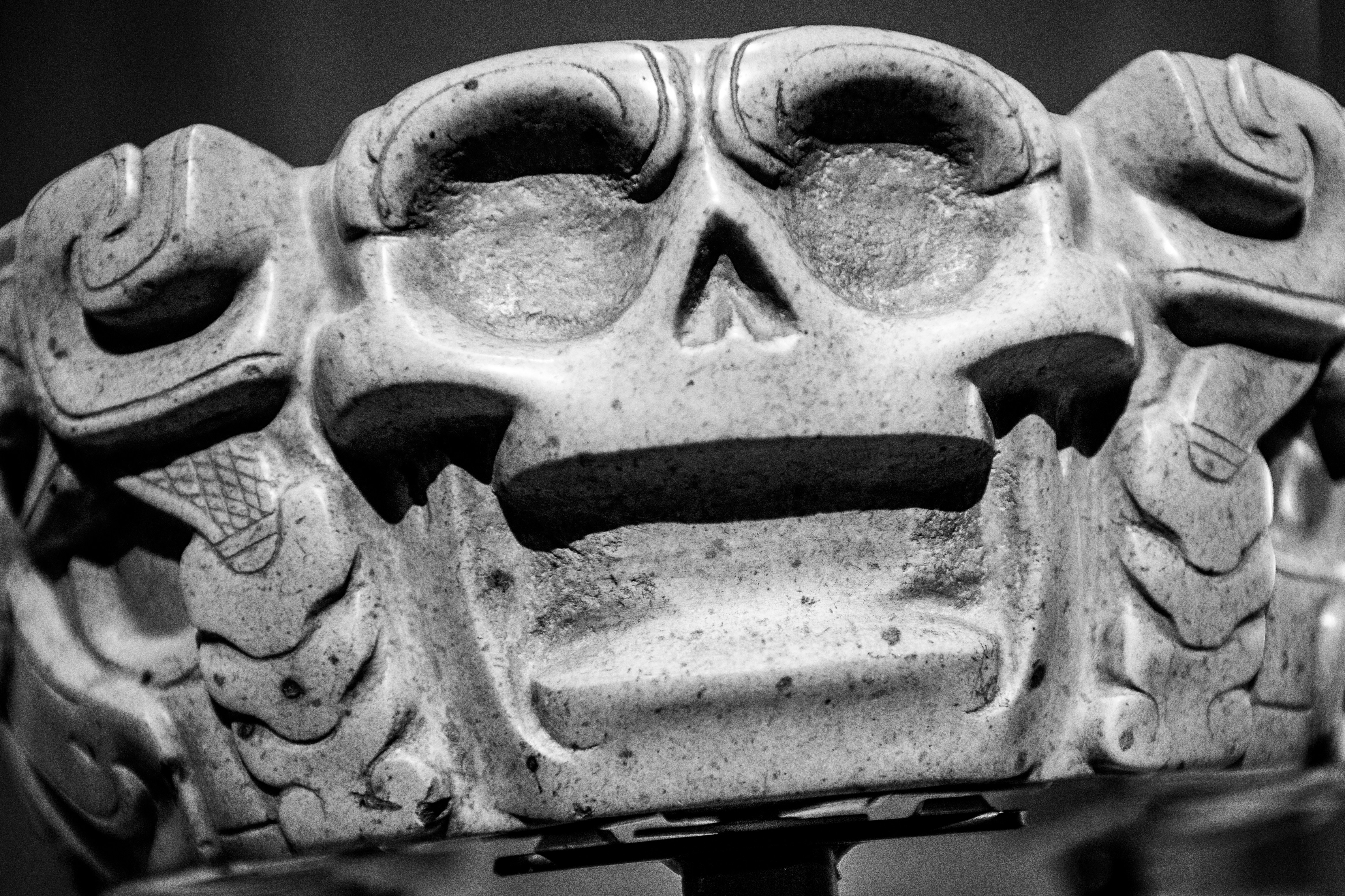 Gray concrete human face statue photo – Free Grey Image on Unsplash