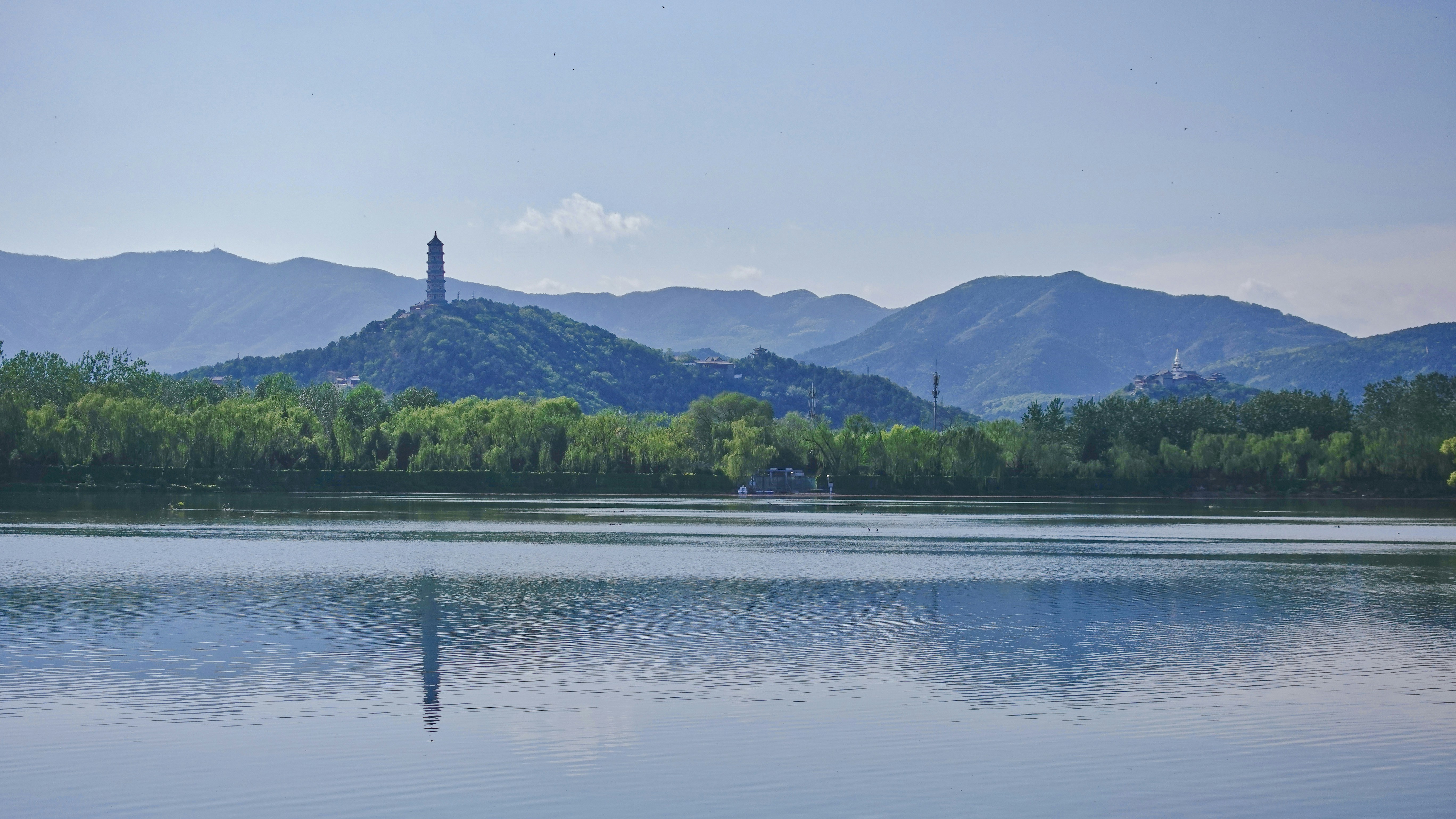 Serene Lakeside with Majestic Mountain Backdrop