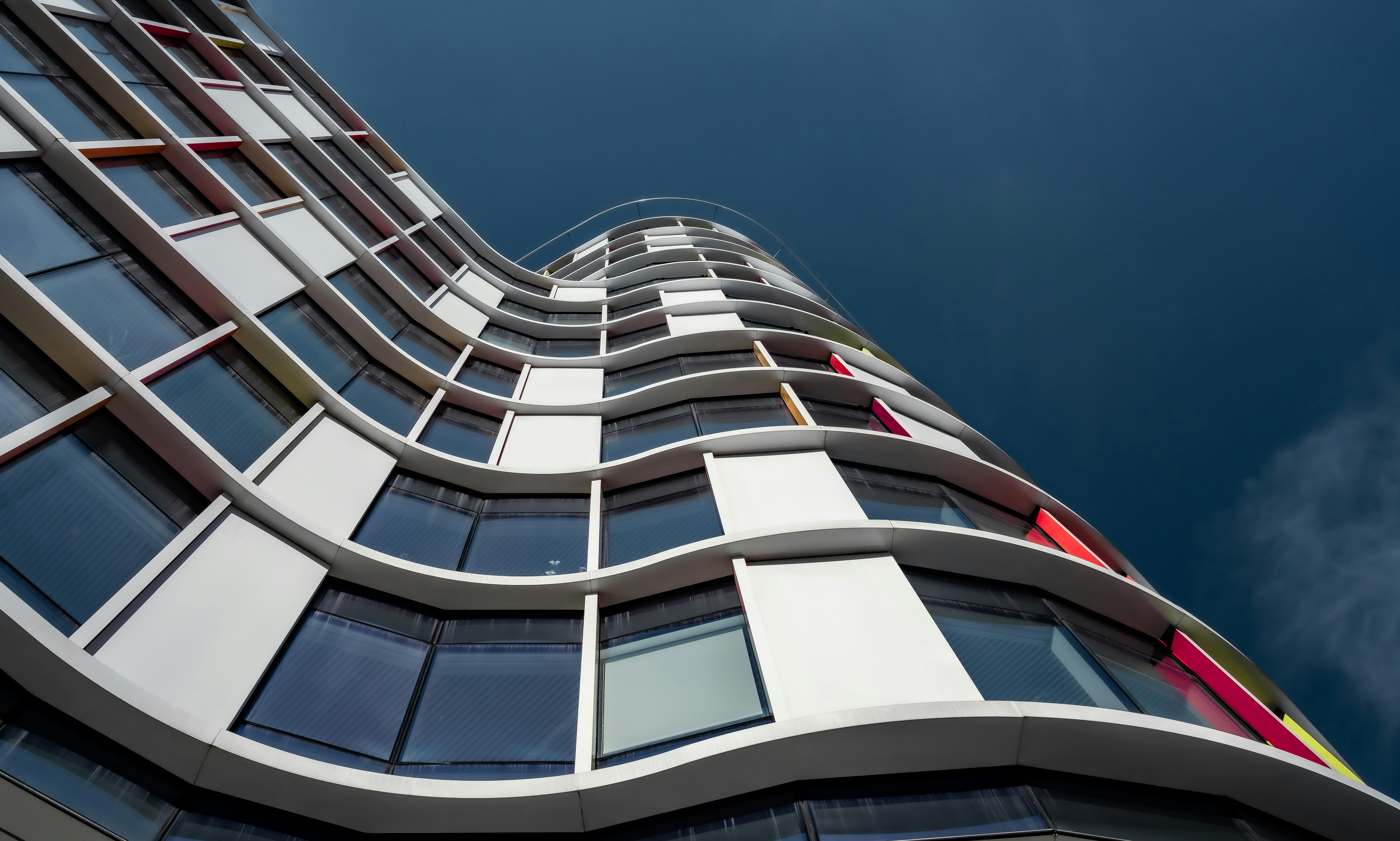 Ribboned Glass: A Wavy Facade Climbing Toward the Sky