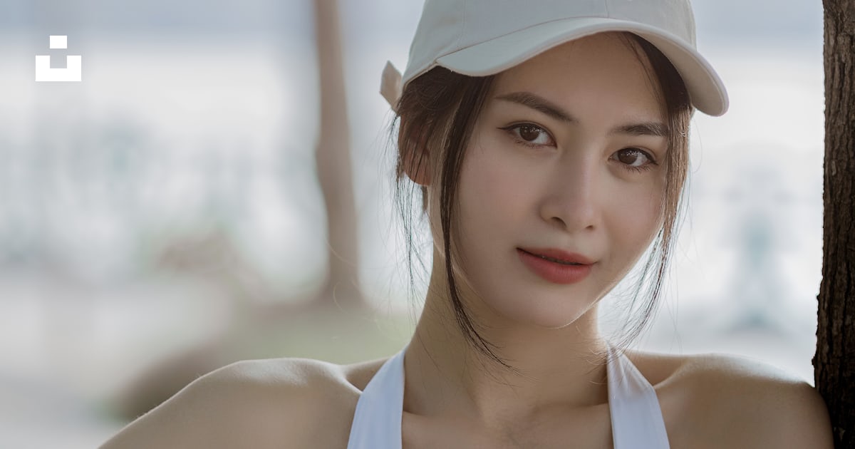 파란색 스포츠 브래지어와 흰색 팬티를 입은 여자 사진 Unsplash의 무료 햇빛 이미지