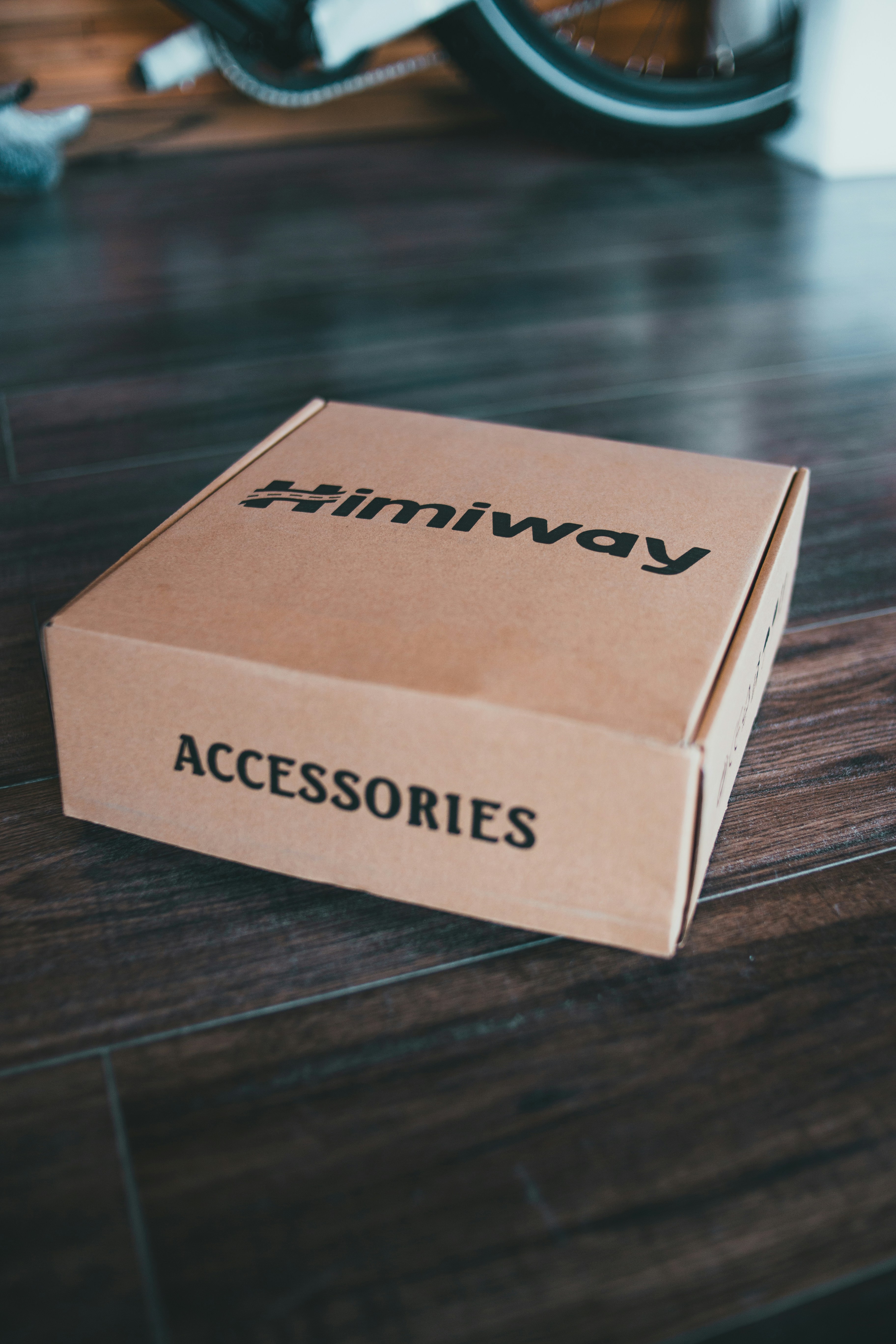 Brown and black samsung galaxys 7 edge box photo – Free Brown Image on ...