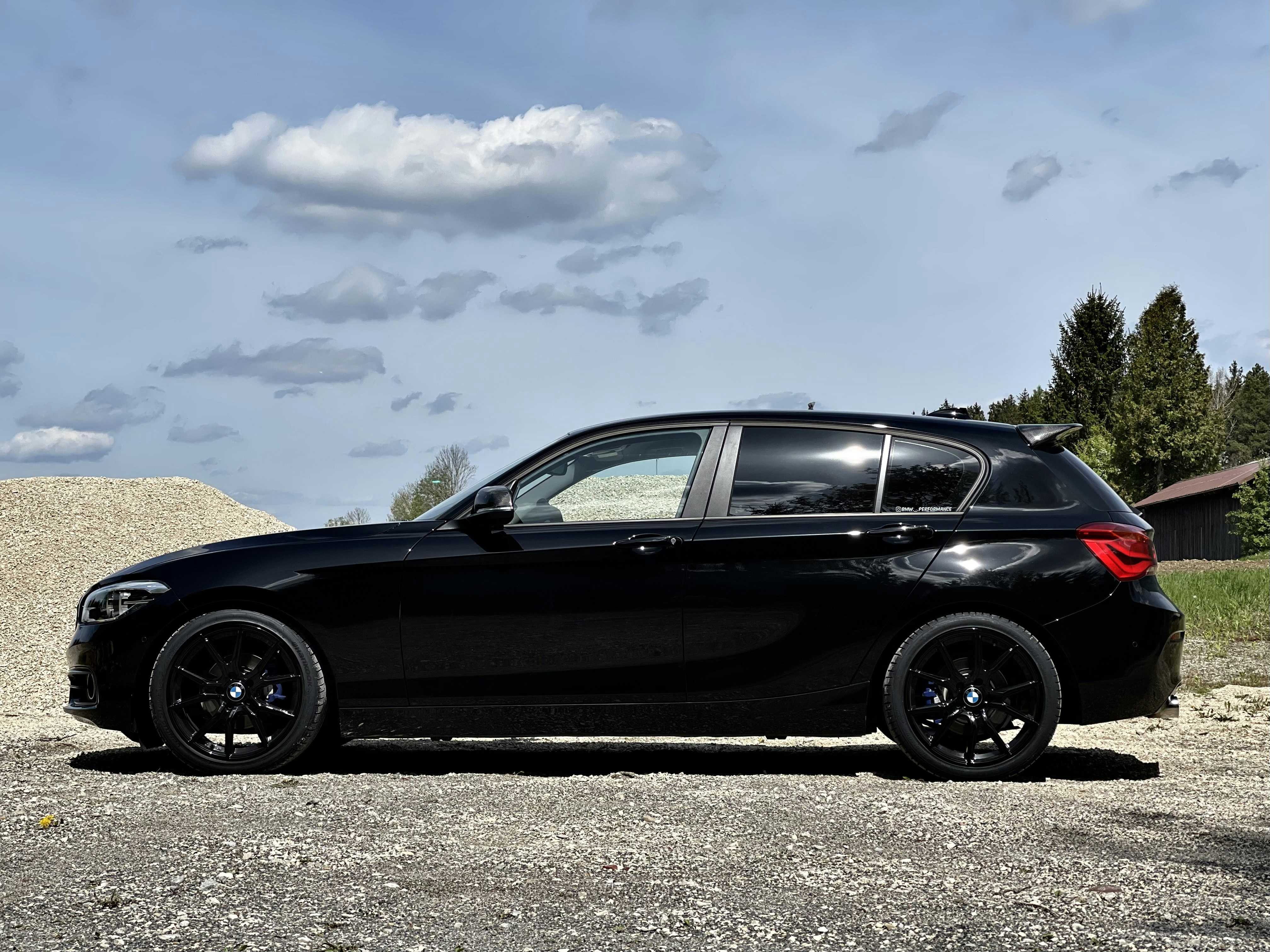 BMW BLACK SPEZIAL EDITION 🖤

Instagram: bmw._.performance 
Add me 🖤😄