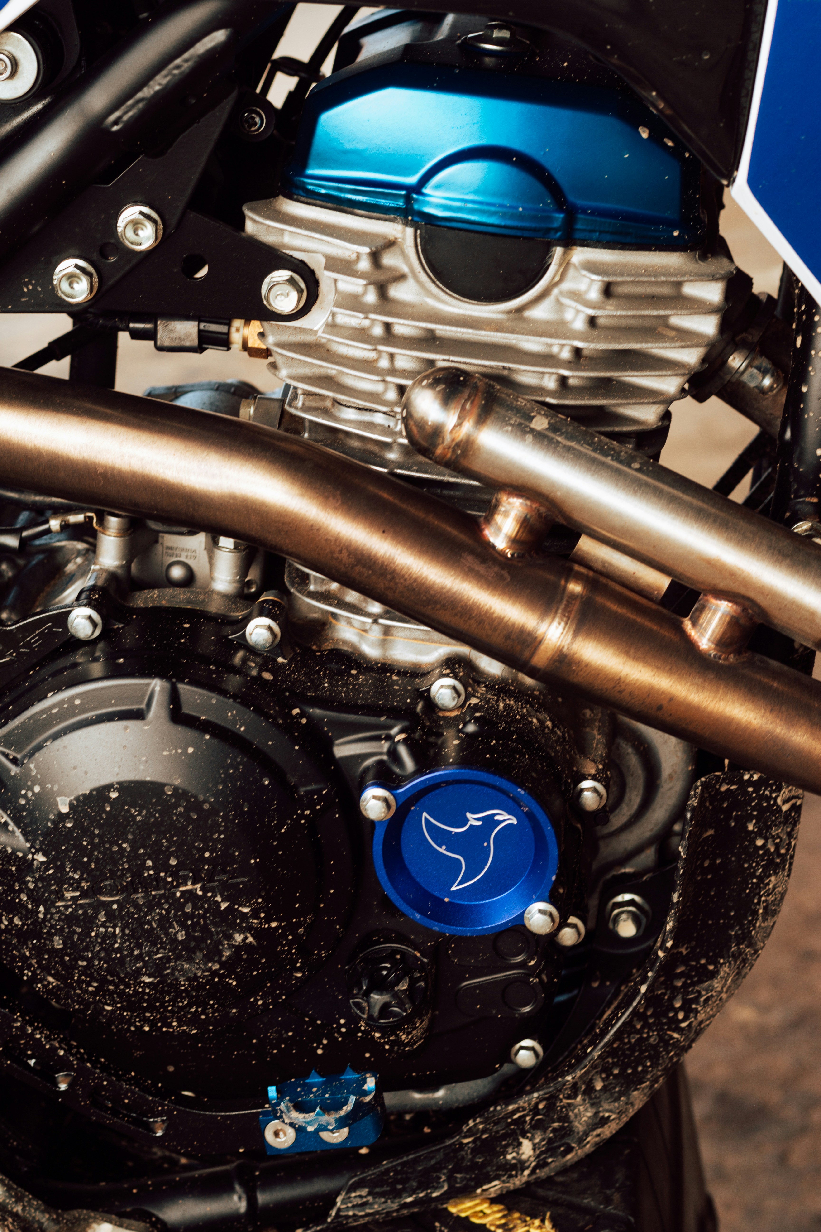 Blue and silver car engine photo – Free Brasil Image on Unsplash
