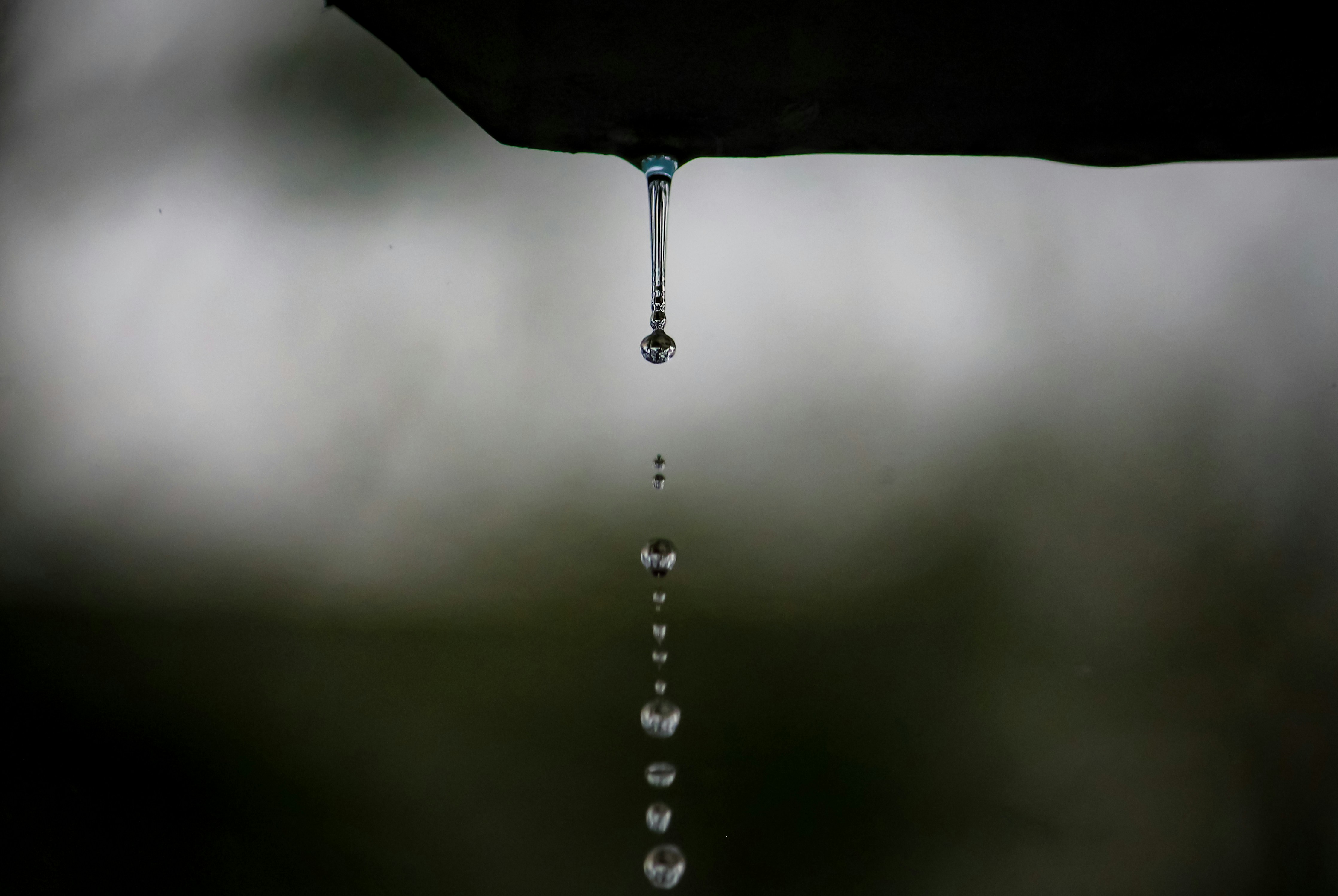 Midair Beadline: A Close-Up of a Droplet's Ascent