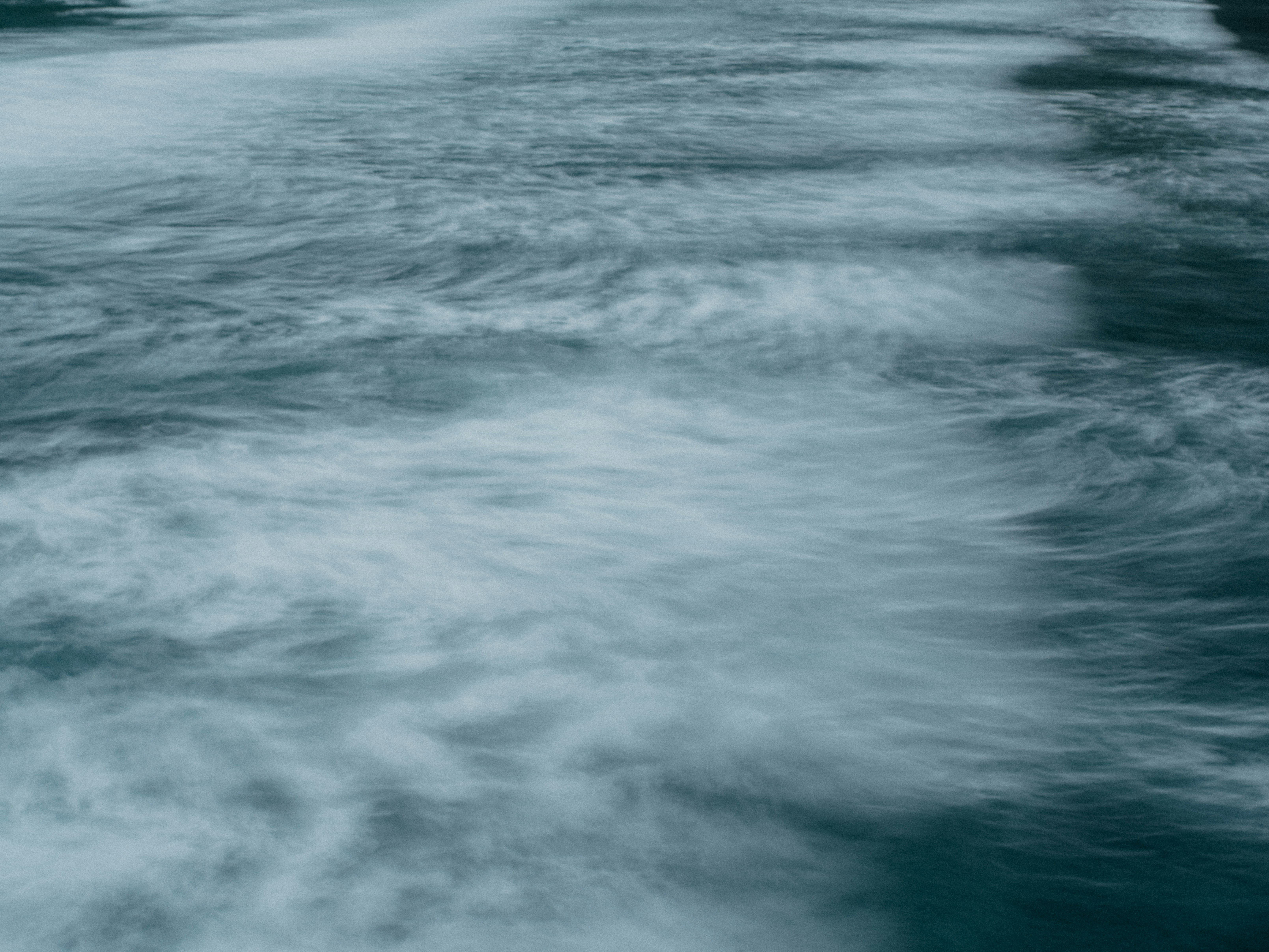 ocean waves during day time