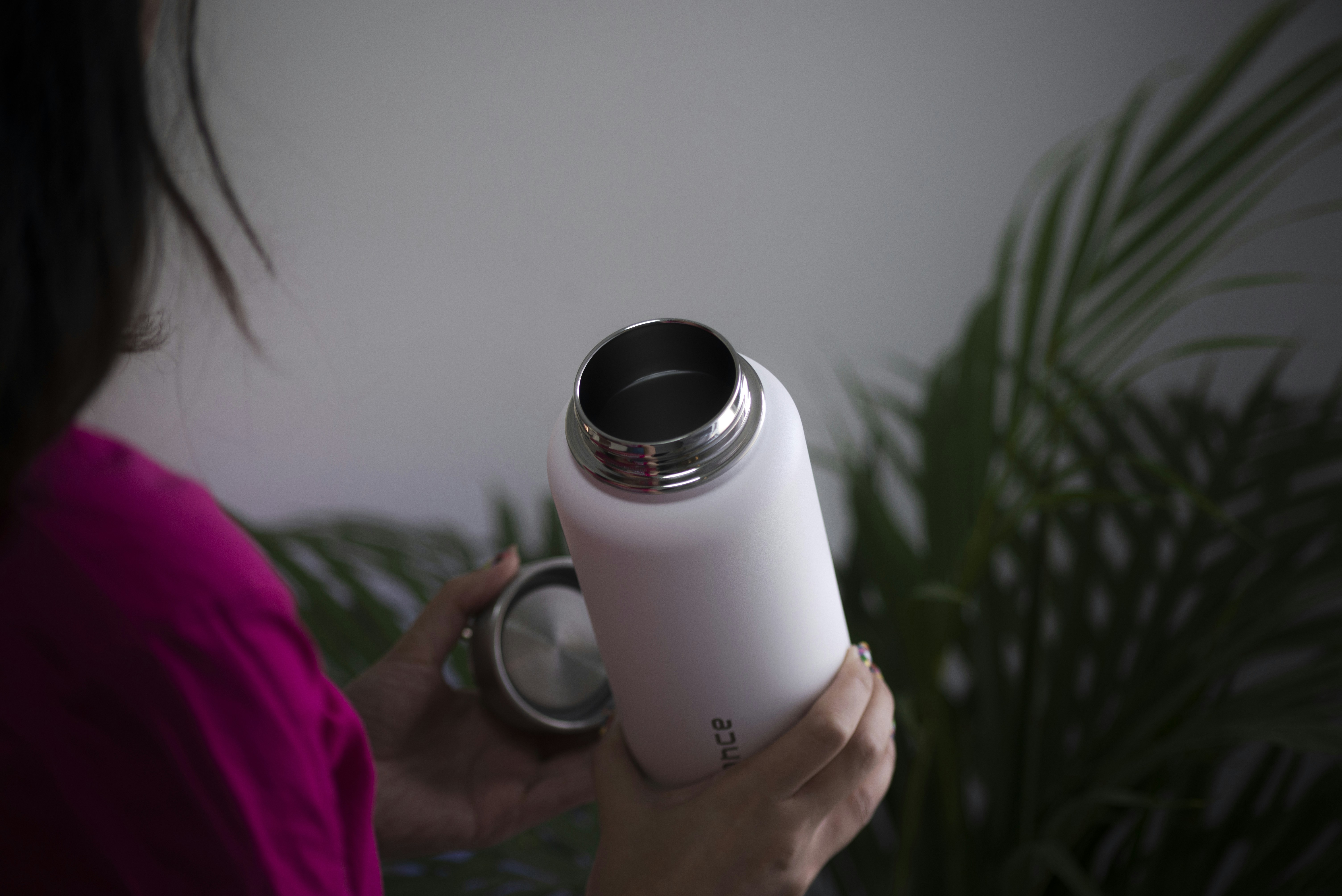 Open-Mouth Bottle in Soft Studio Light: A Minimalist Product Portrait