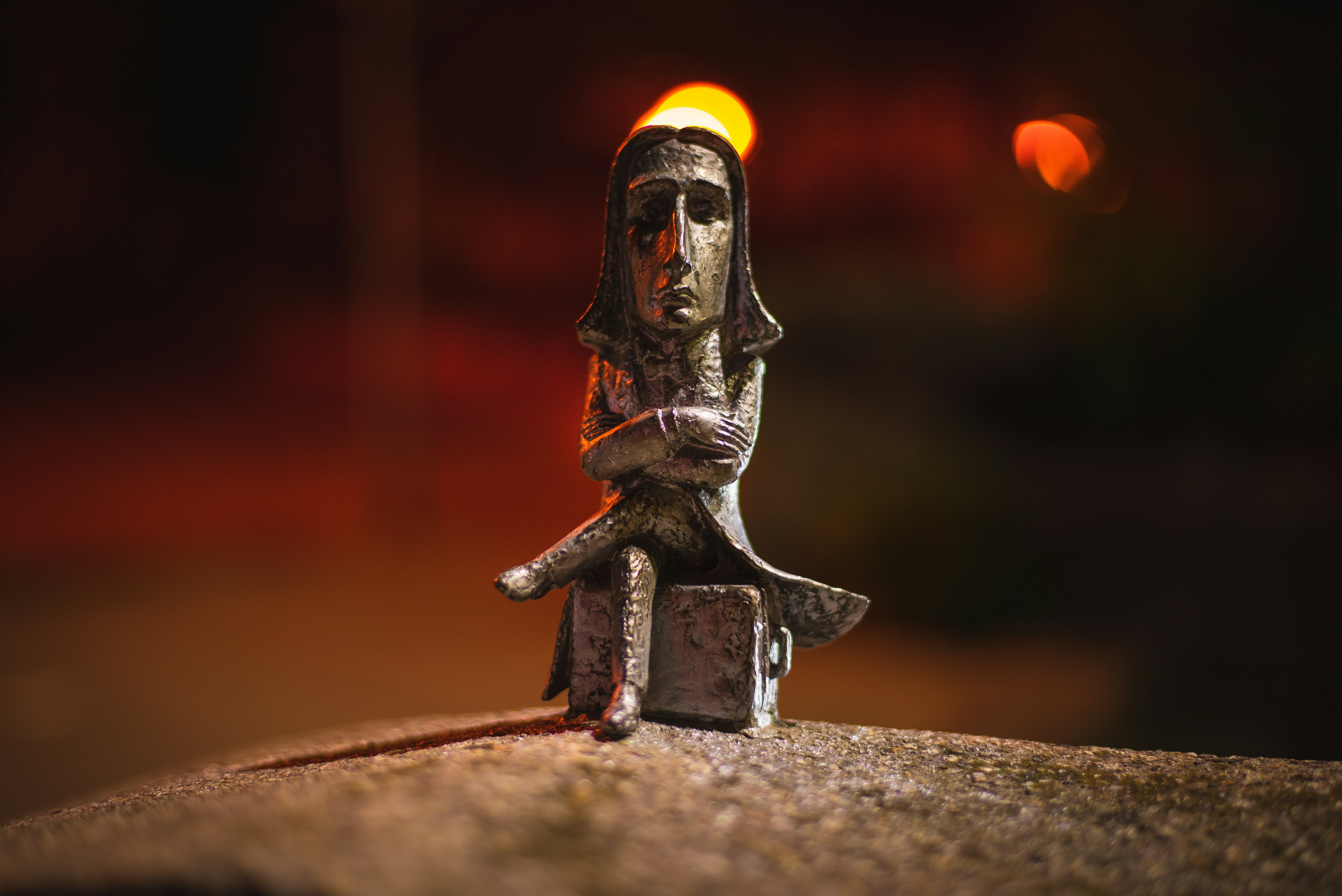 Tiny Sentinel Under Warm Streetlight Glow