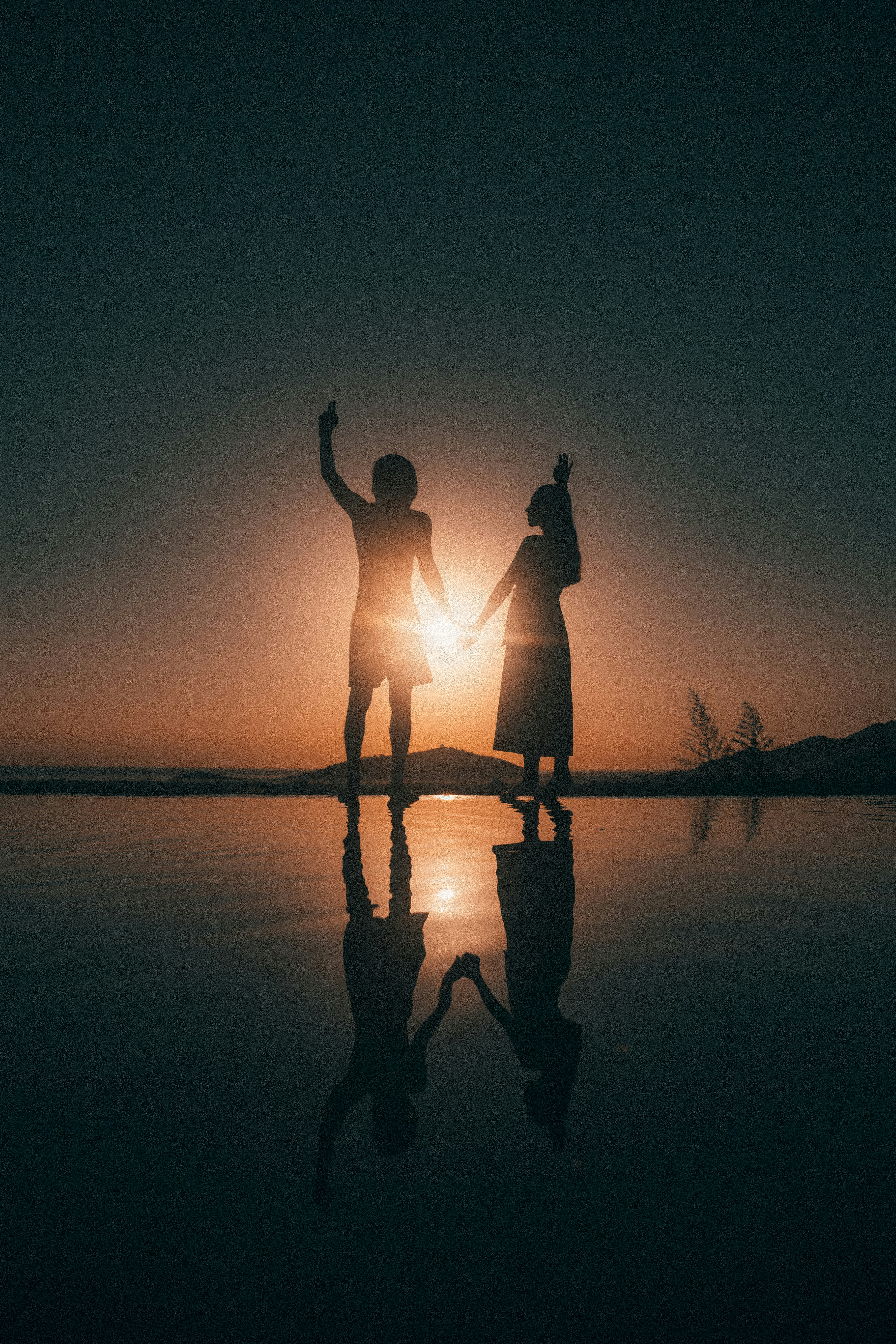 Silhouette of 2 person standing on seashore during sunset photo – Free ...