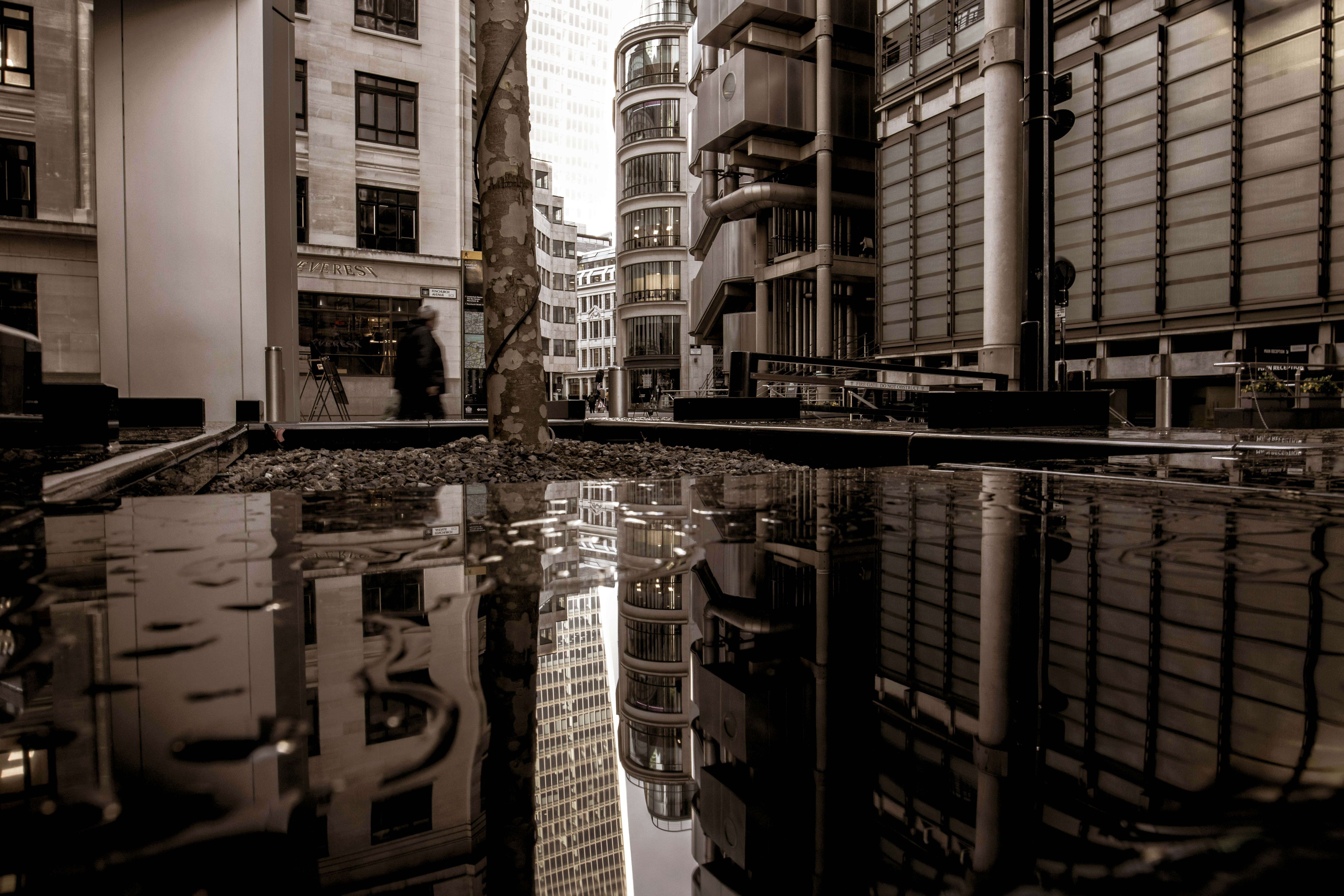 Grayscale photo of a city photo – Free London Image on Unsplash