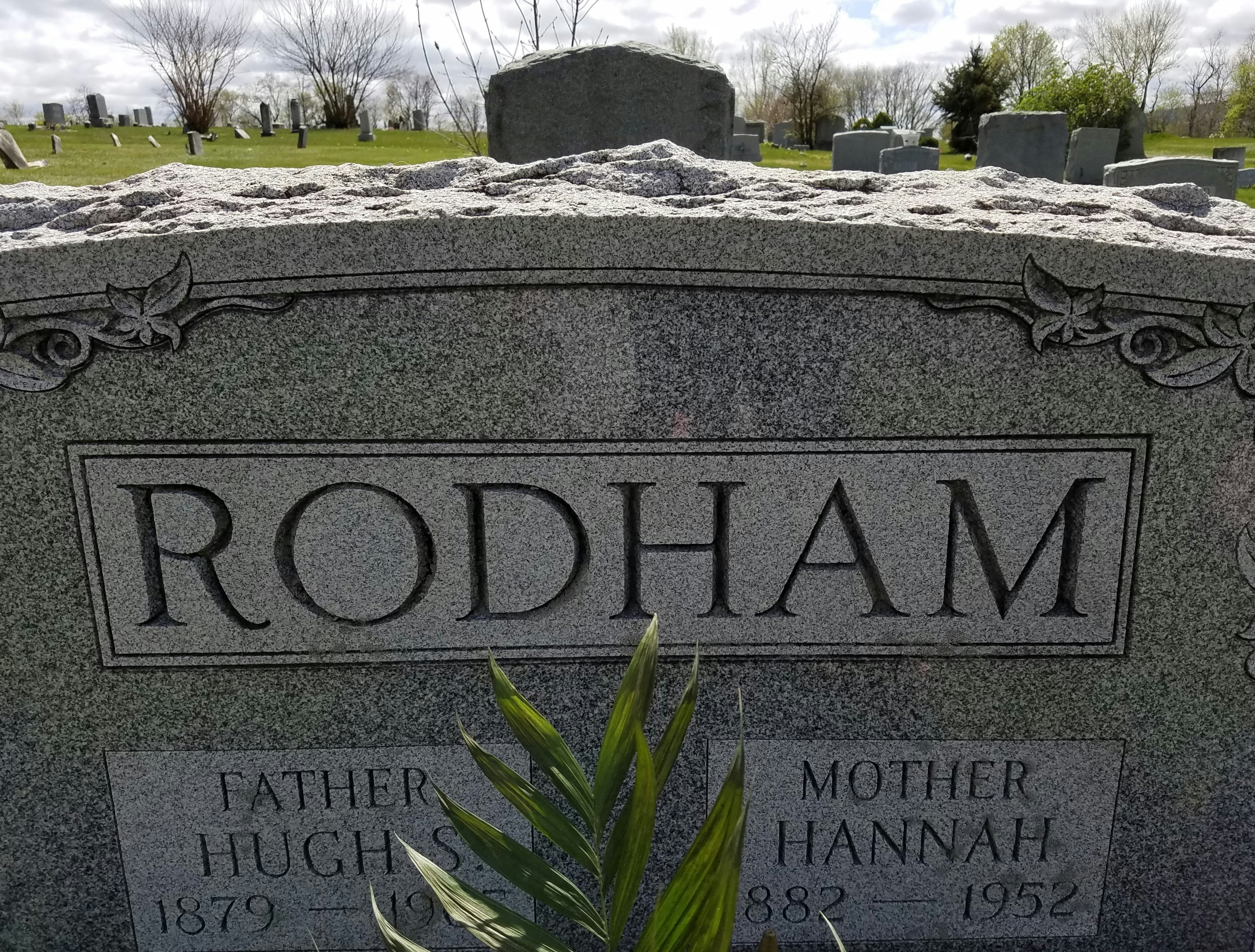 Gray concrete tomb with welcome to the beach signage photo – Free Tomb ...