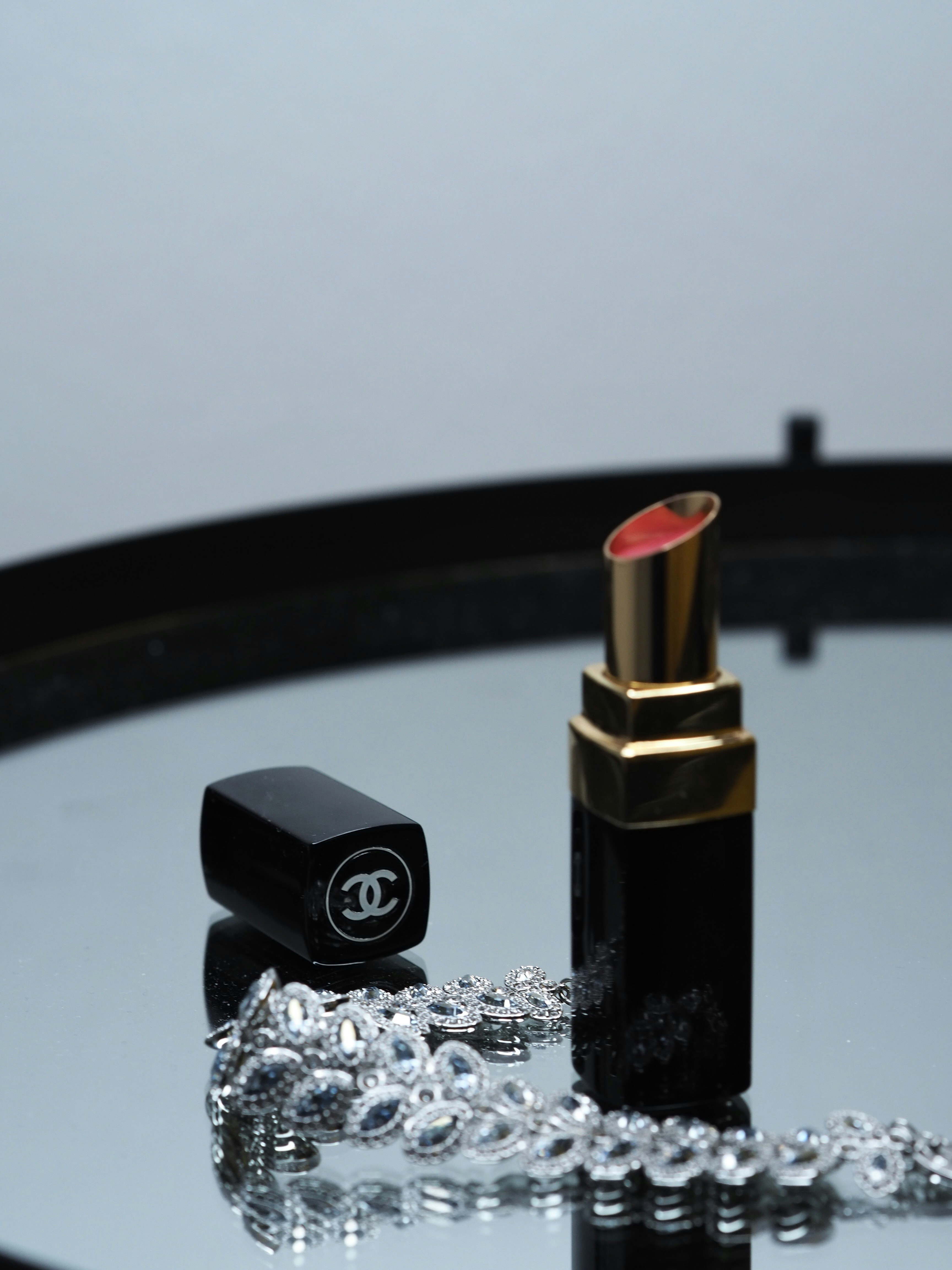 Black and gold box mod photo – Free Paris Image on Unsplash