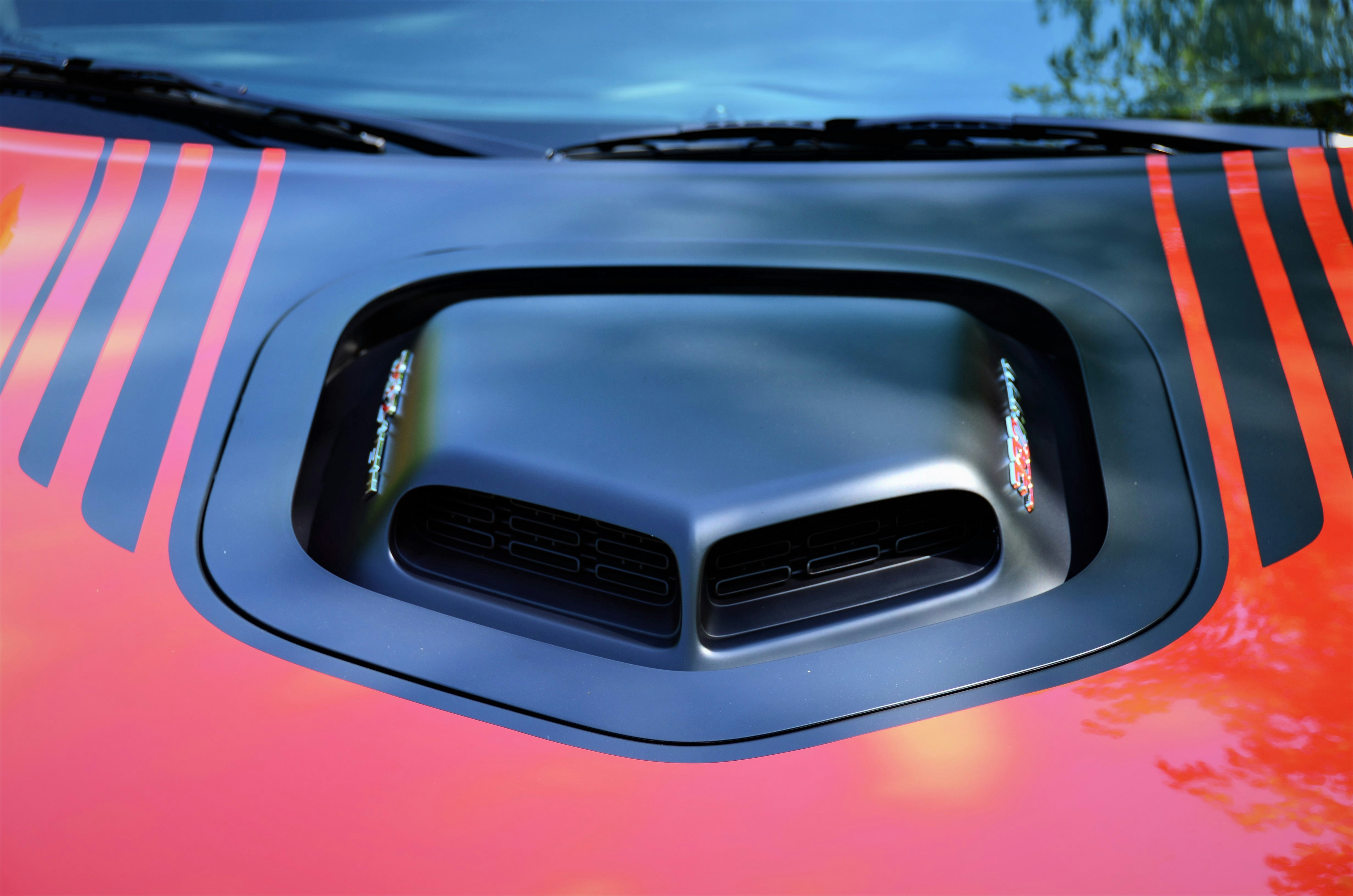 Crimson Hood, Twin Vents: A Close-Up of a Race-Driven Scoop