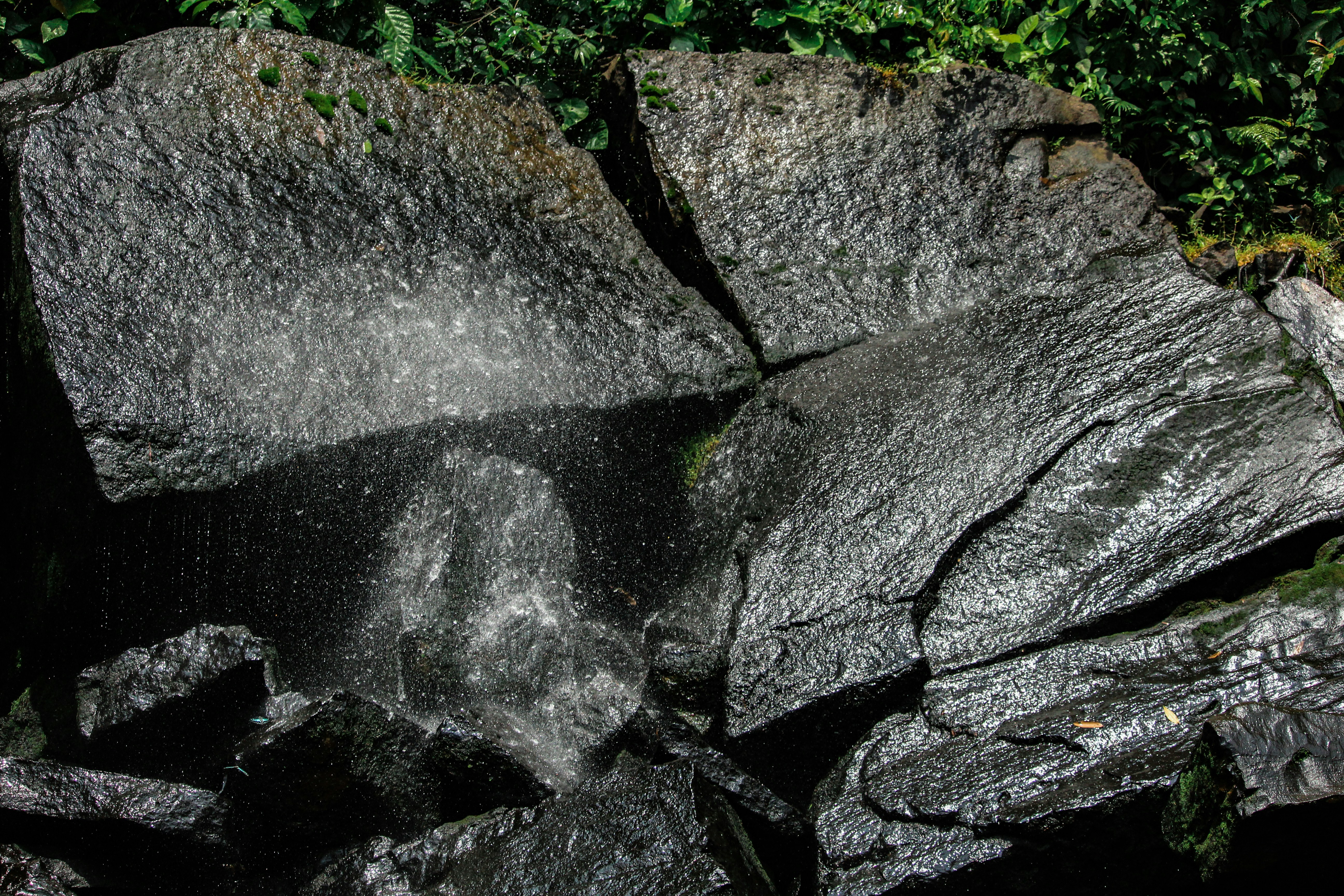 Black and gray rock formation photo – Free Phnom kulen Image on Unsplash