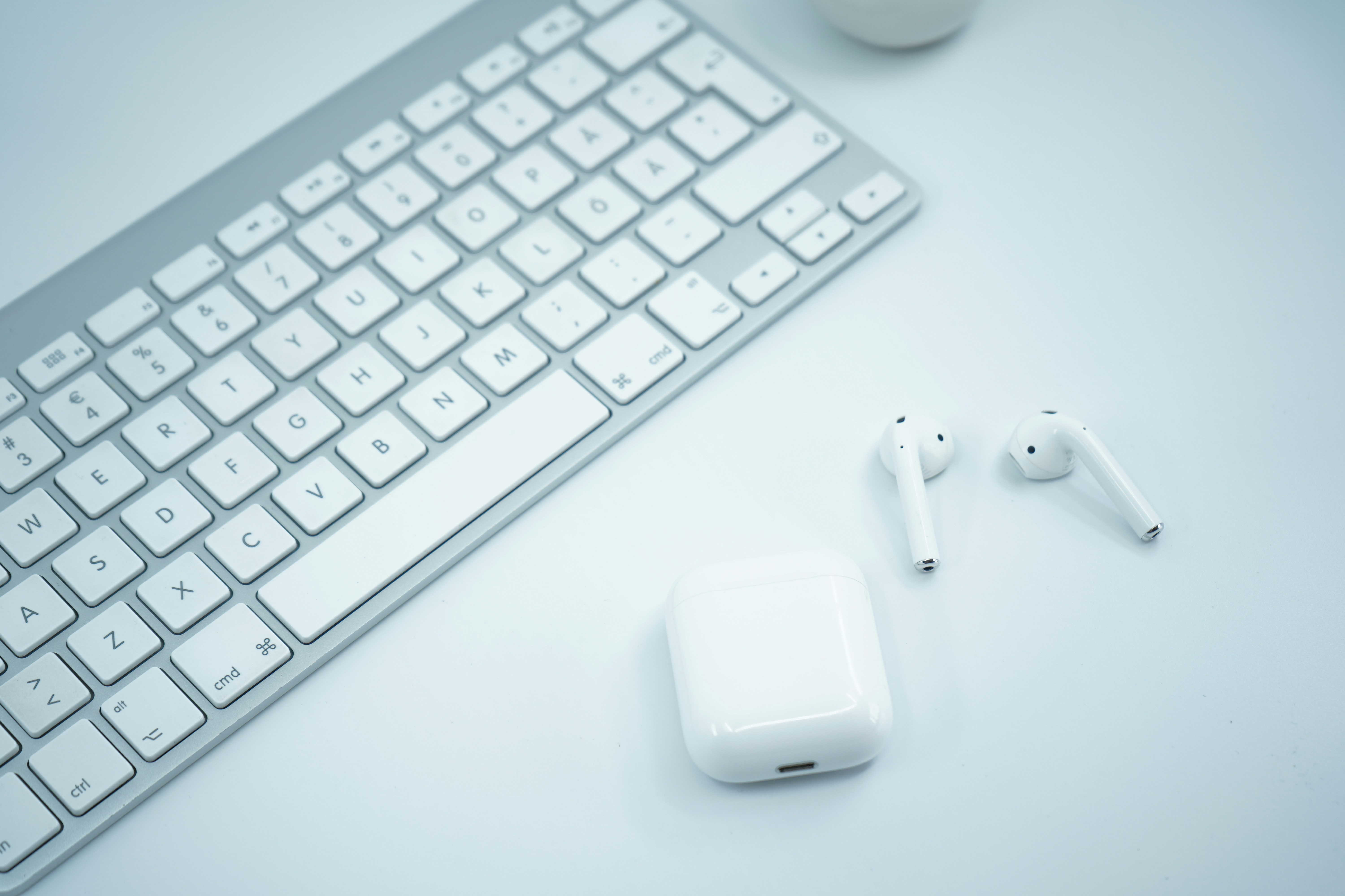 White apple keyboard and white apple magic mouse photo – Free Keyboard Image on Unsplash