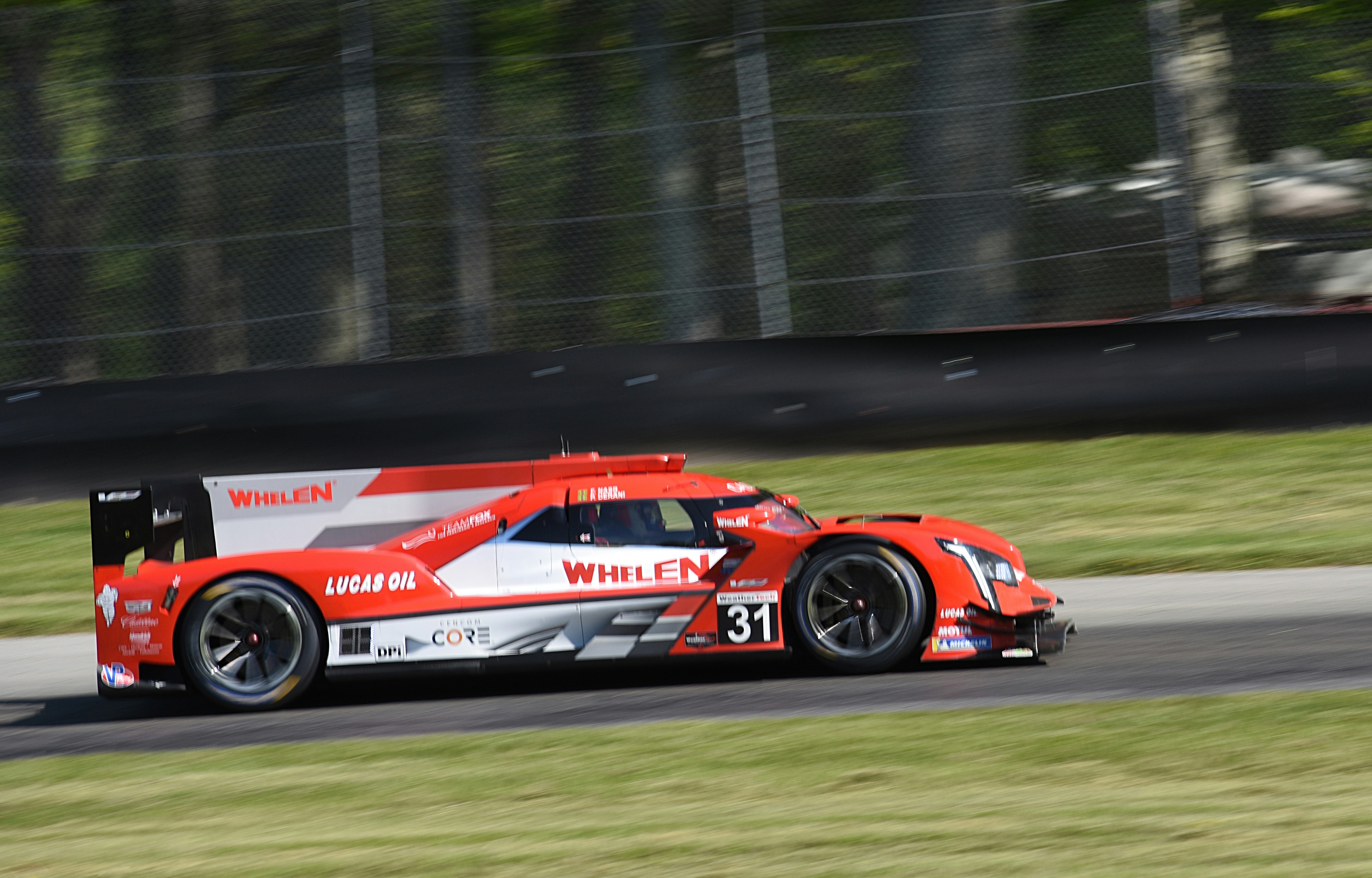 Ferrari F 1 rouge et blanche sur route photo – Photo Ohio Gratuite sur ...