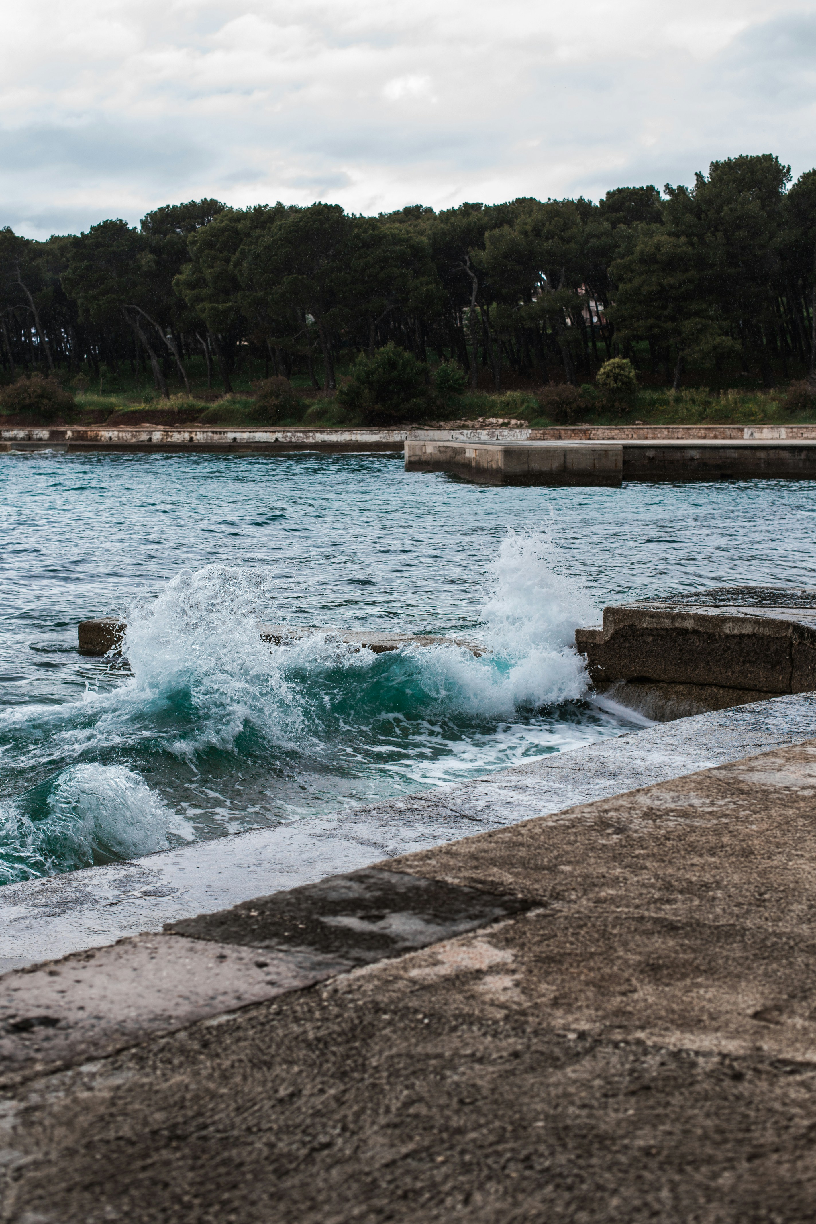 Water splash on brown concrete floor photo – Free Pula Image on Unsplash