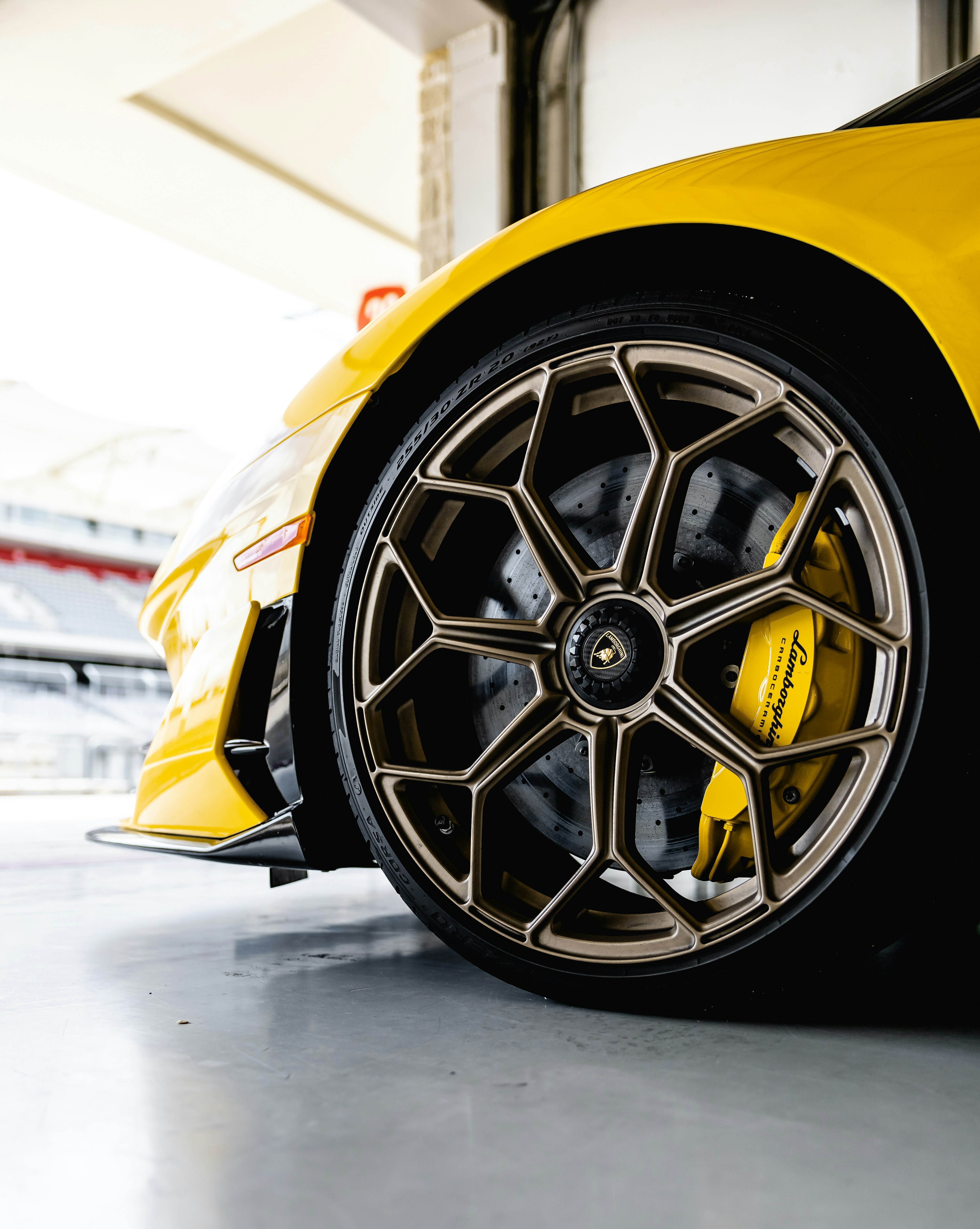 Roue de voiture jaune et noire photo – Image gratuite de Austin sur ...