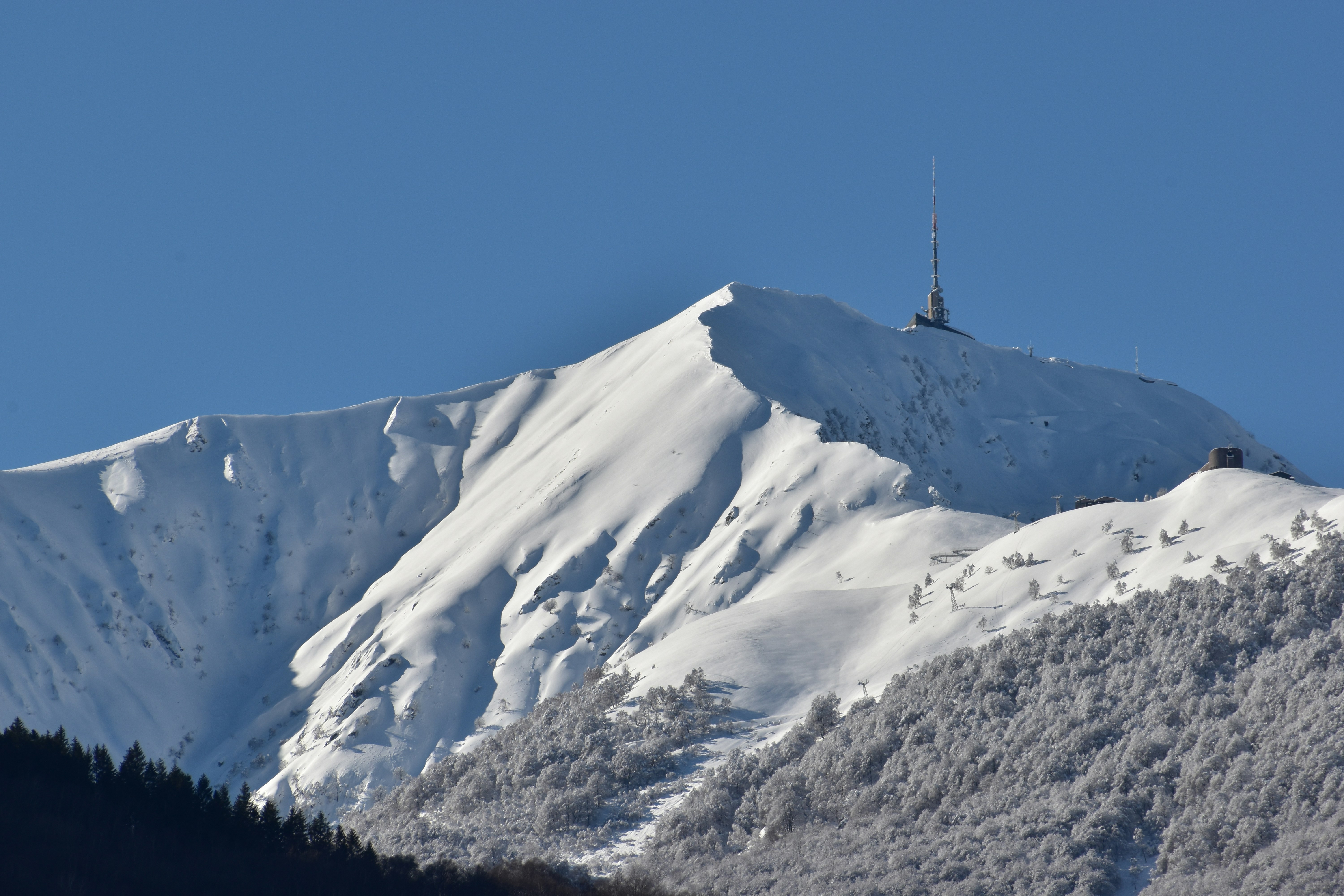 Snow-Capped Majesty Under a Clear Sky