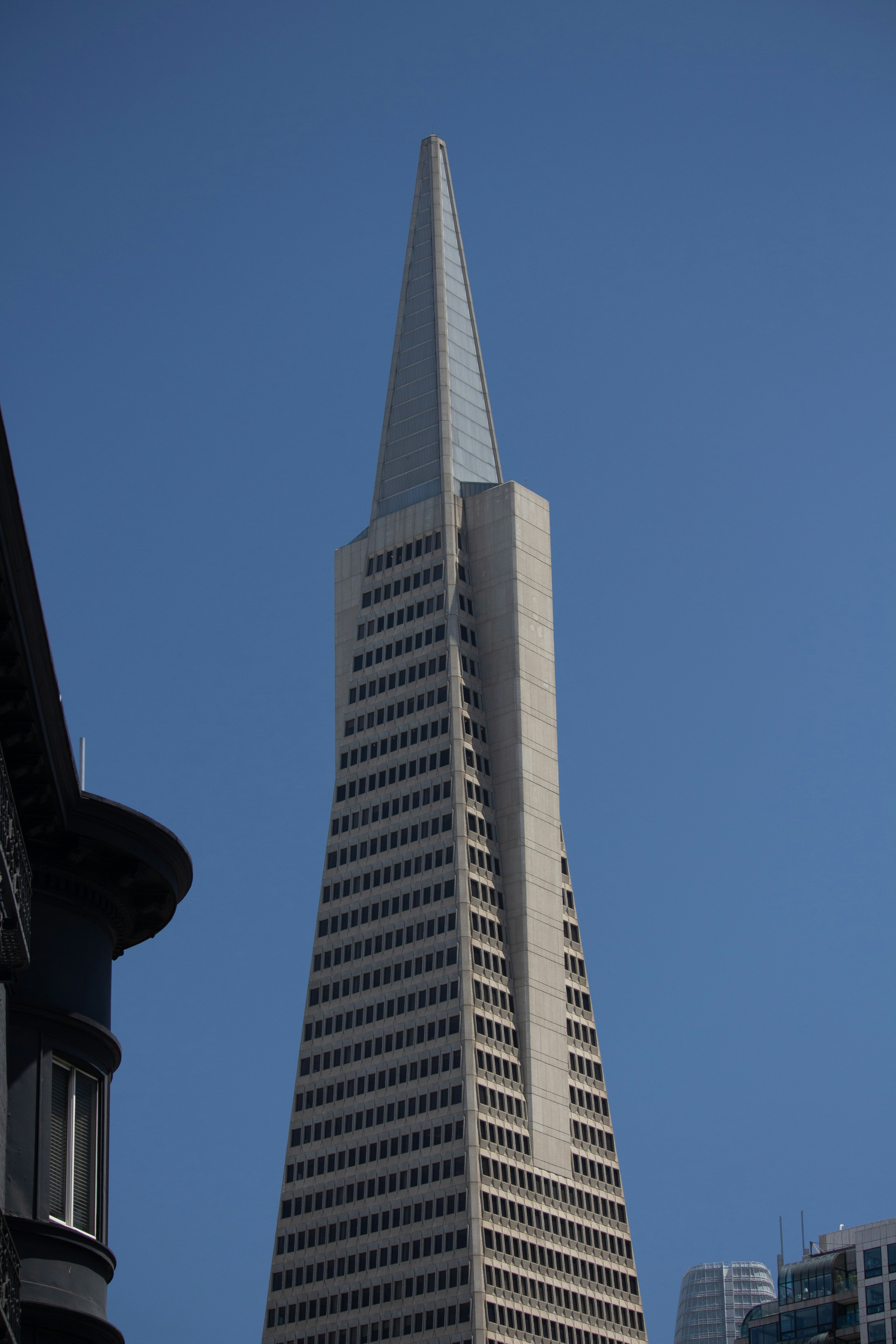 Skyward Needle Against a Pristine Blue: The Transamerica Pyramid Rises