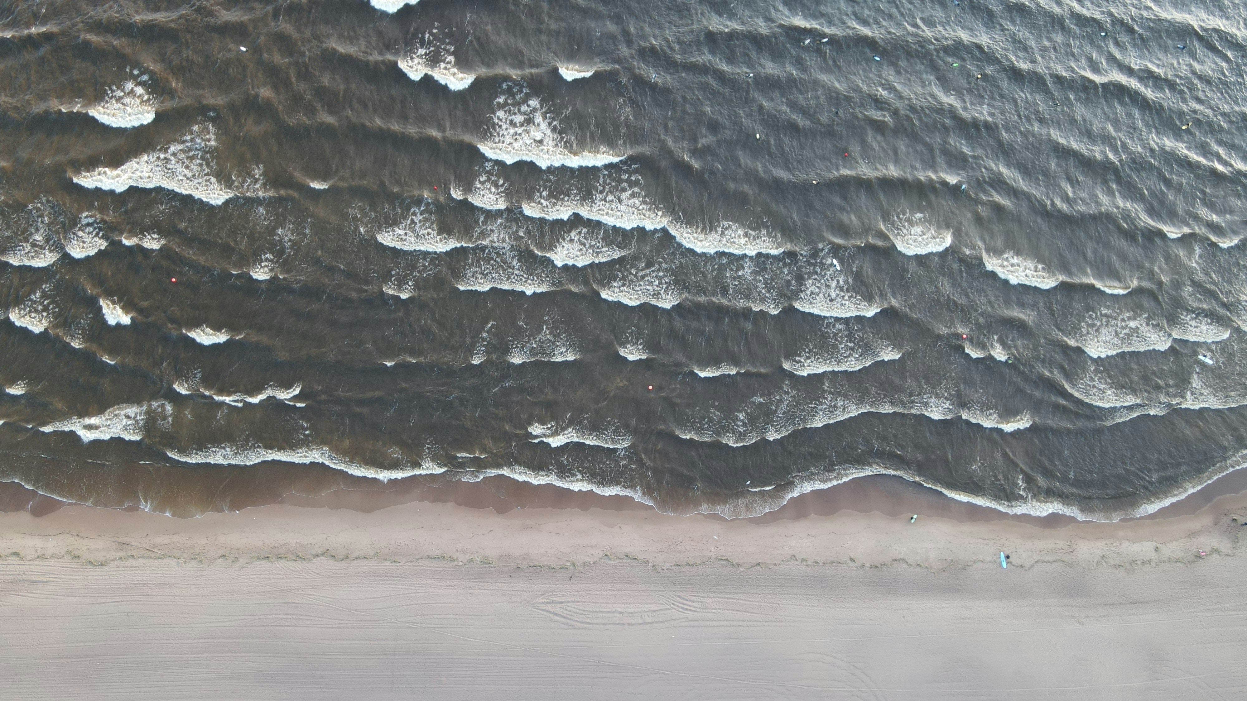 White and gray sand beach photo – Free Россия Image on Unsplash