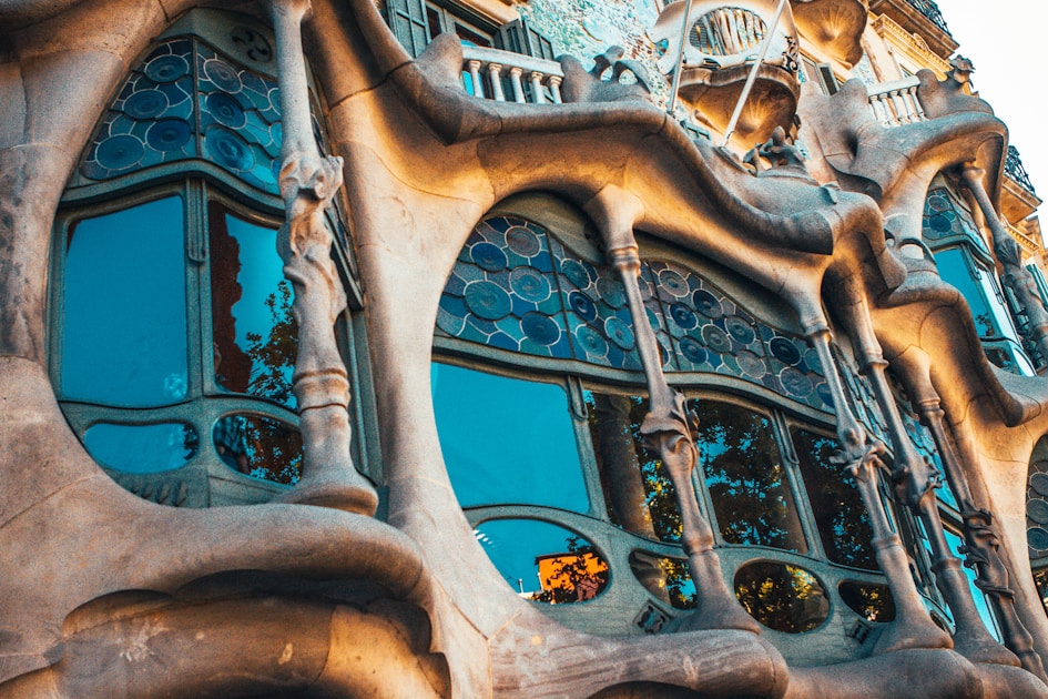 Gaudí Buildings Barcelona Tour