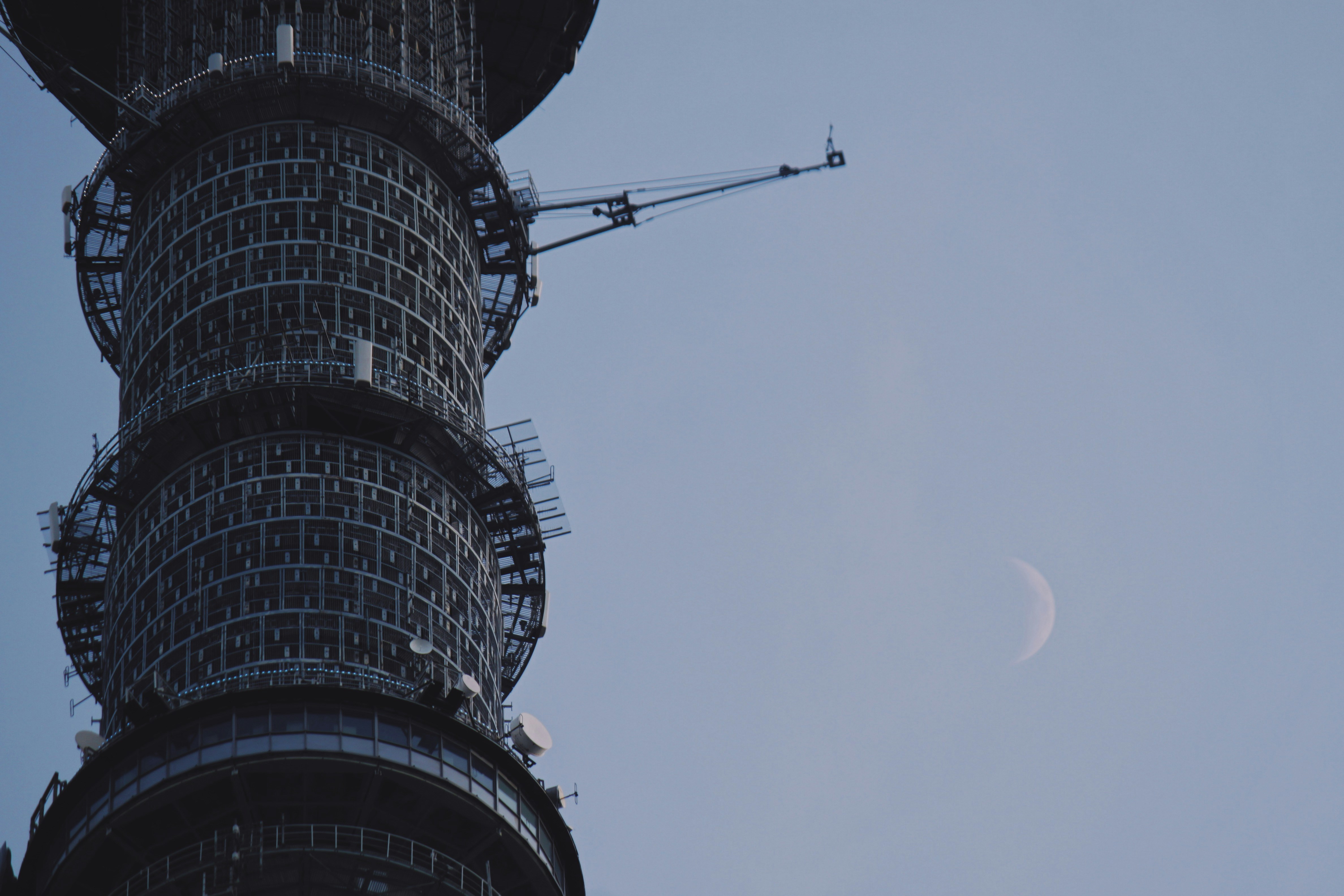 Spiral Iron under a Slim Crescent Moon