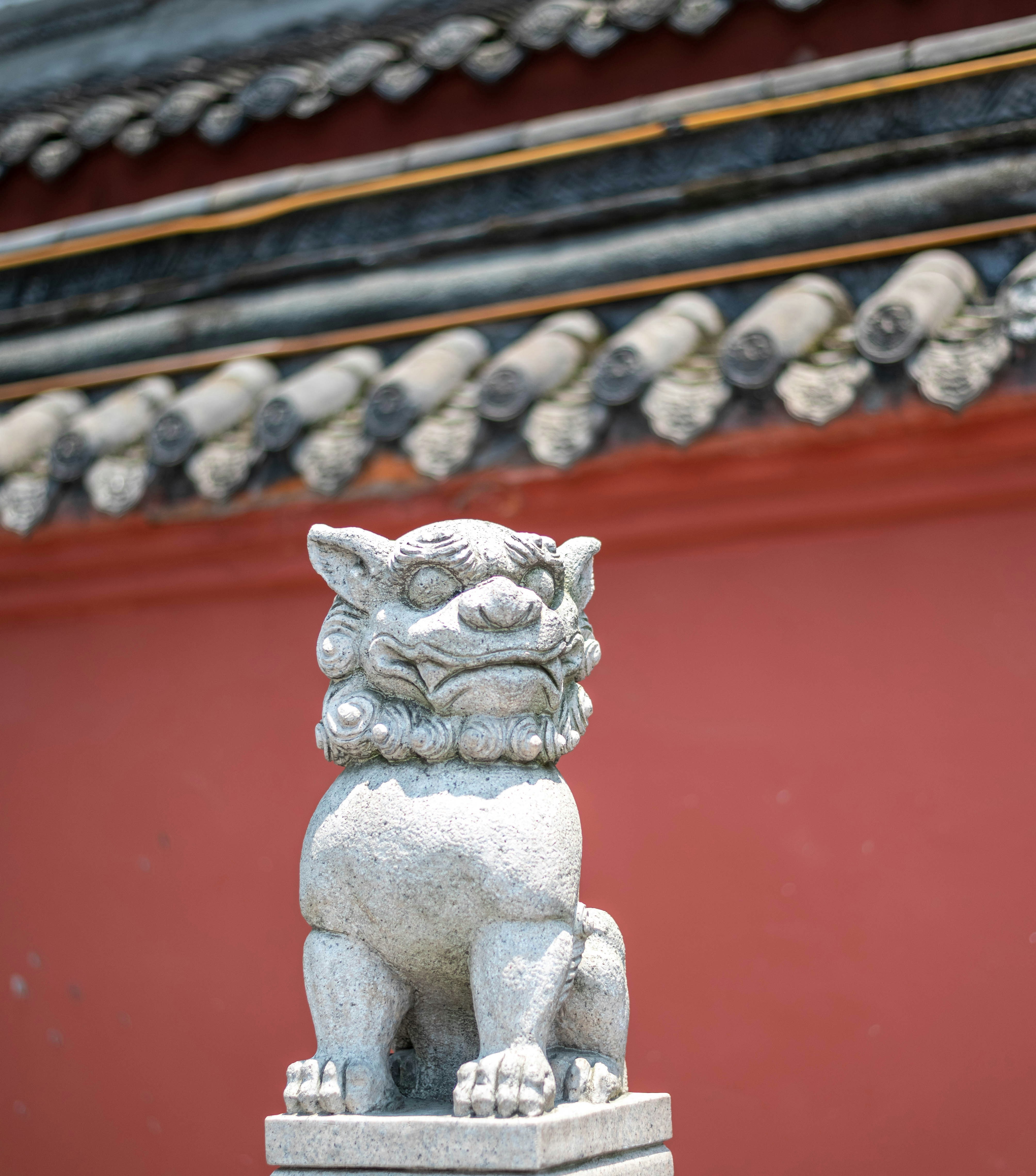 Gray concrete statue of a man photo – Free China Image on Unsplash