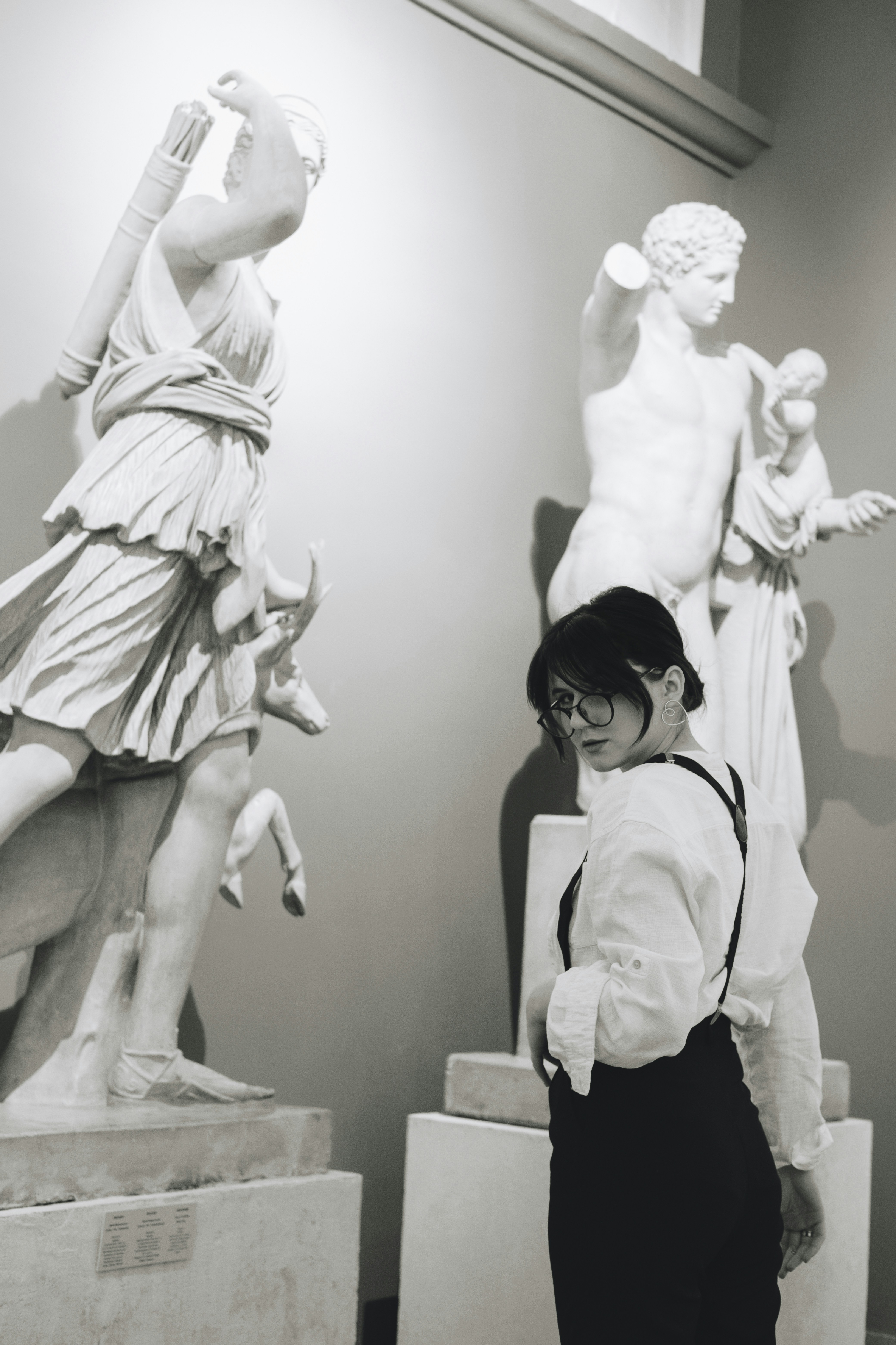 woman in white dress statue