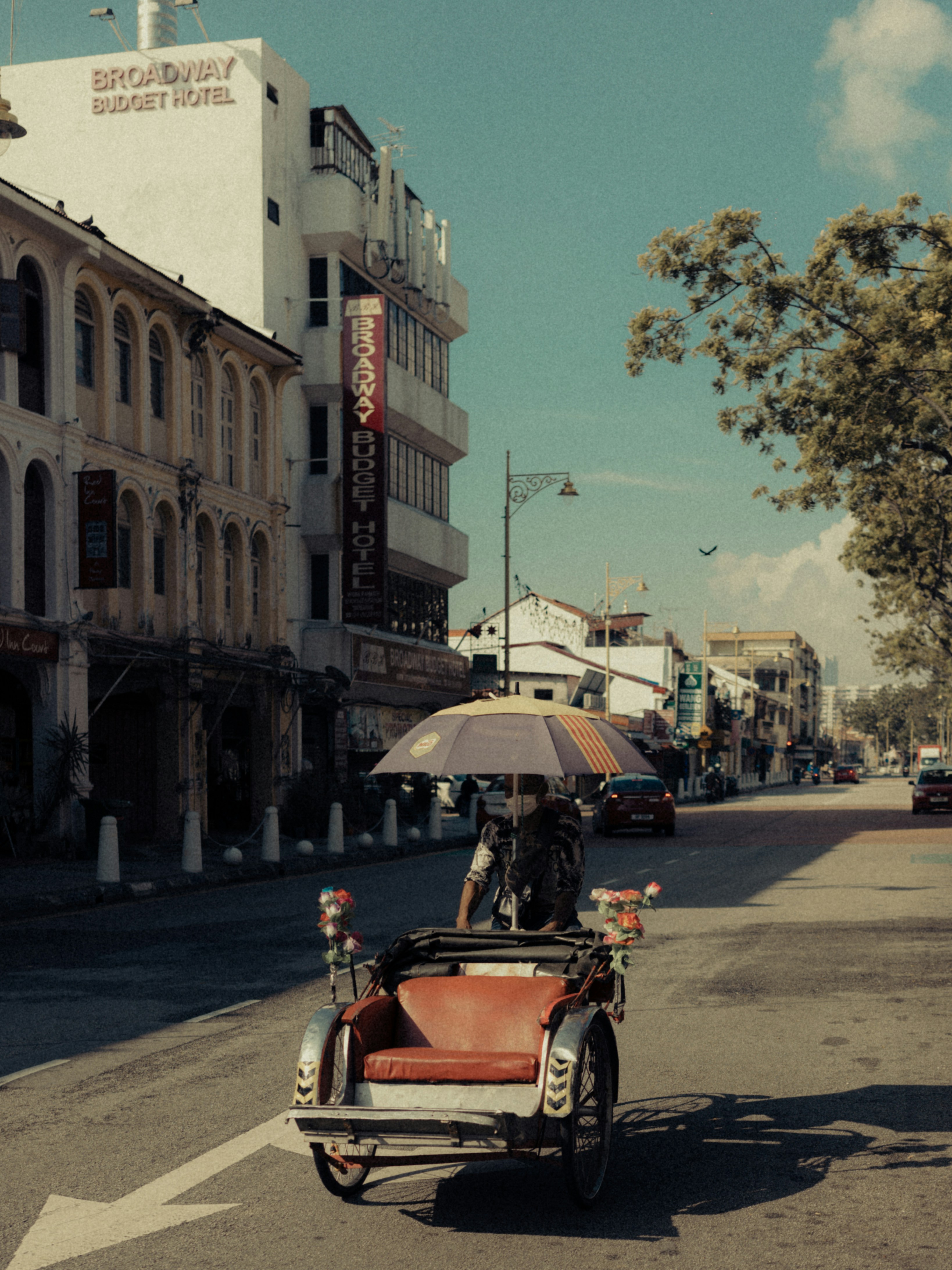 Sunlit Rickshaw on a Quiet Boulevard of Old-World Charm
