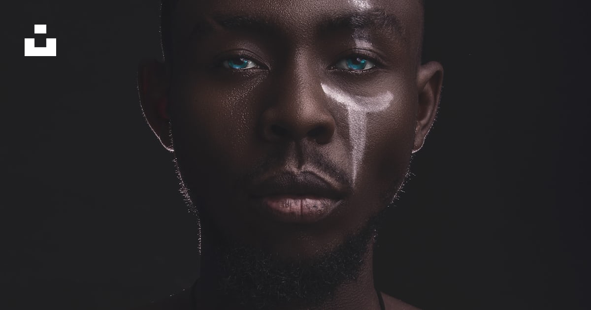 Homme Seins Nus Portant Un Collier En Or Photo Photo Homme Africain
