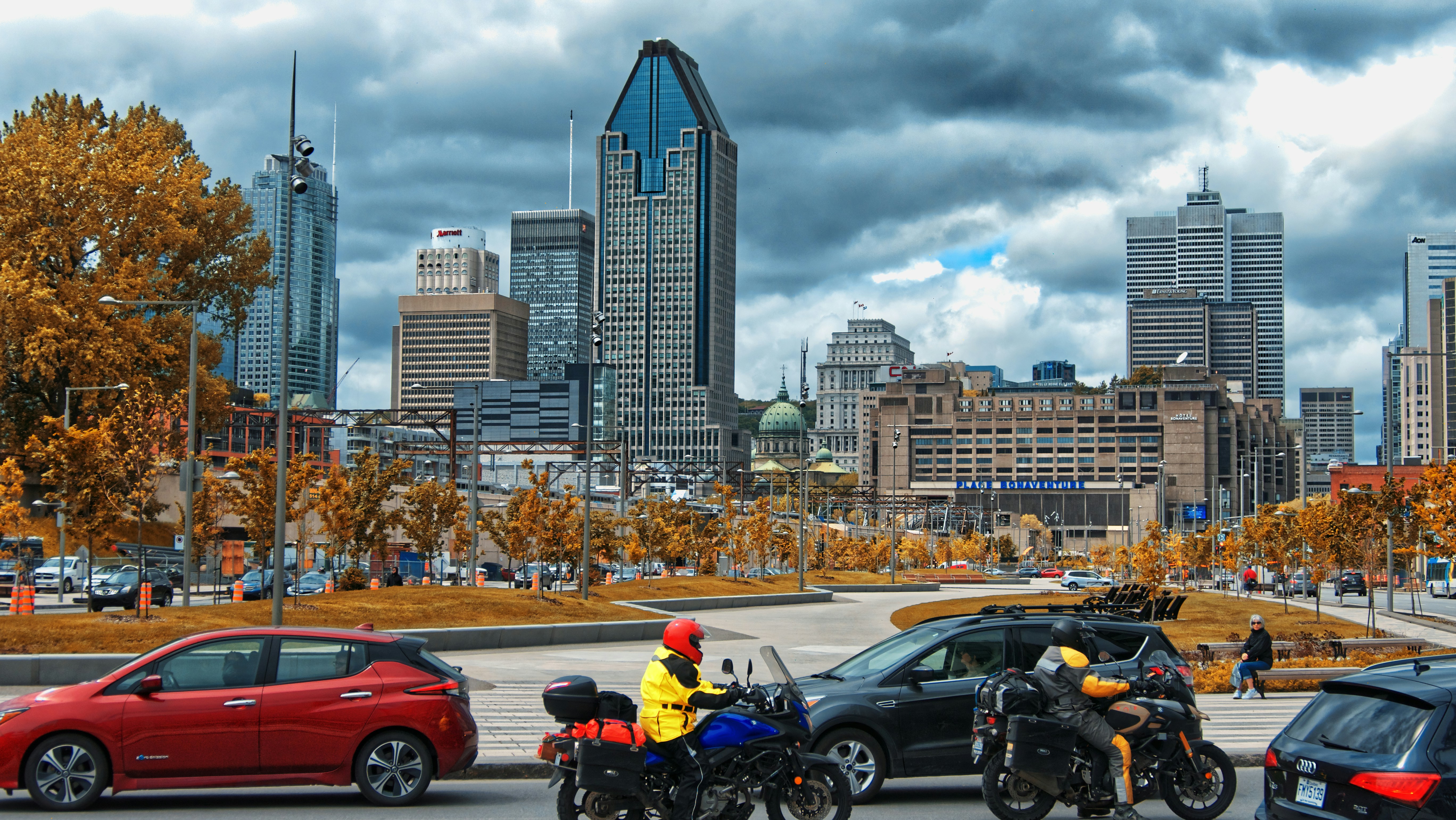 Autumn Commute in Montreal's Urban Core