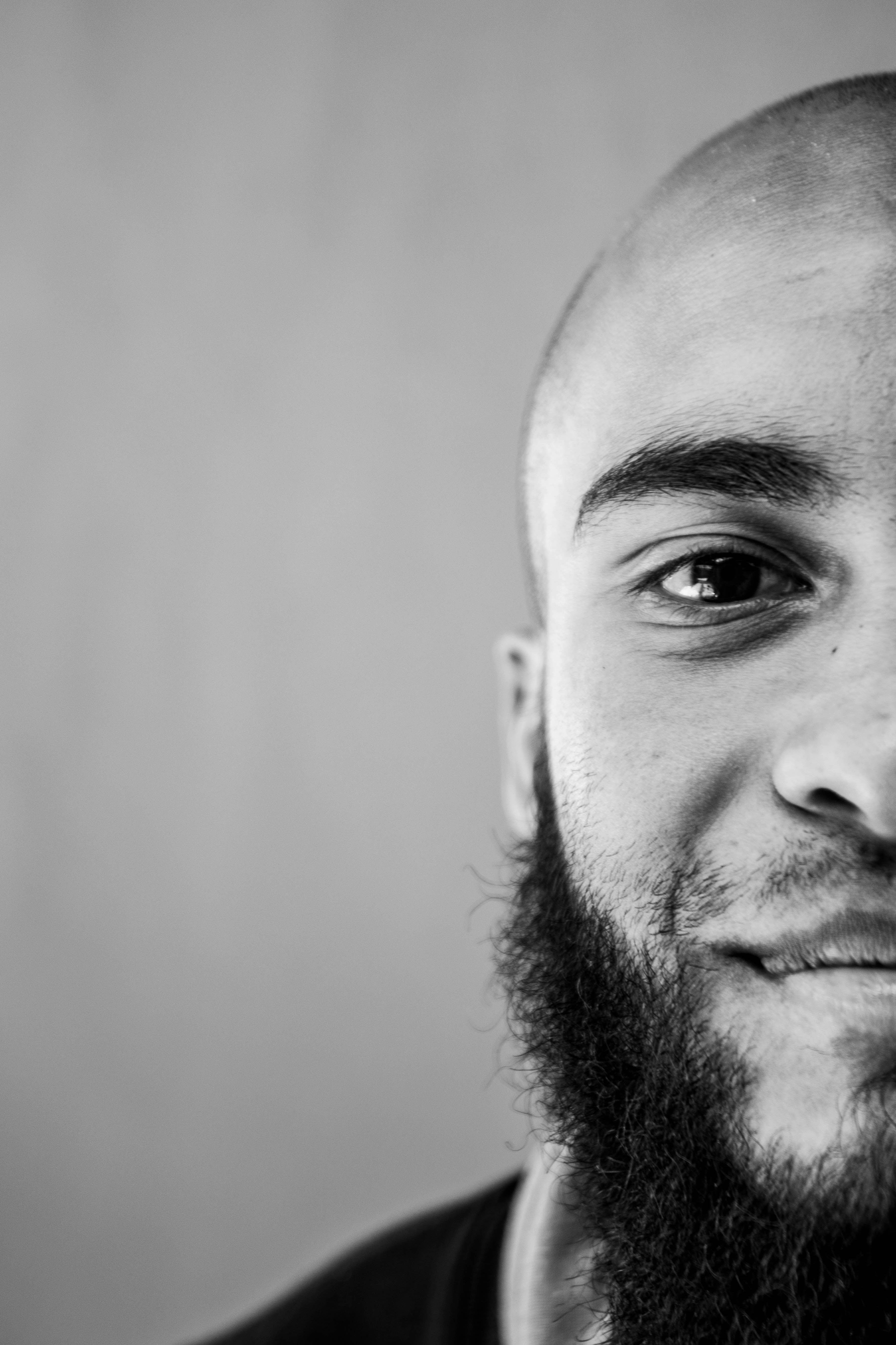 Grayscale photo of mans face photo – Free Face Image on Unsplash