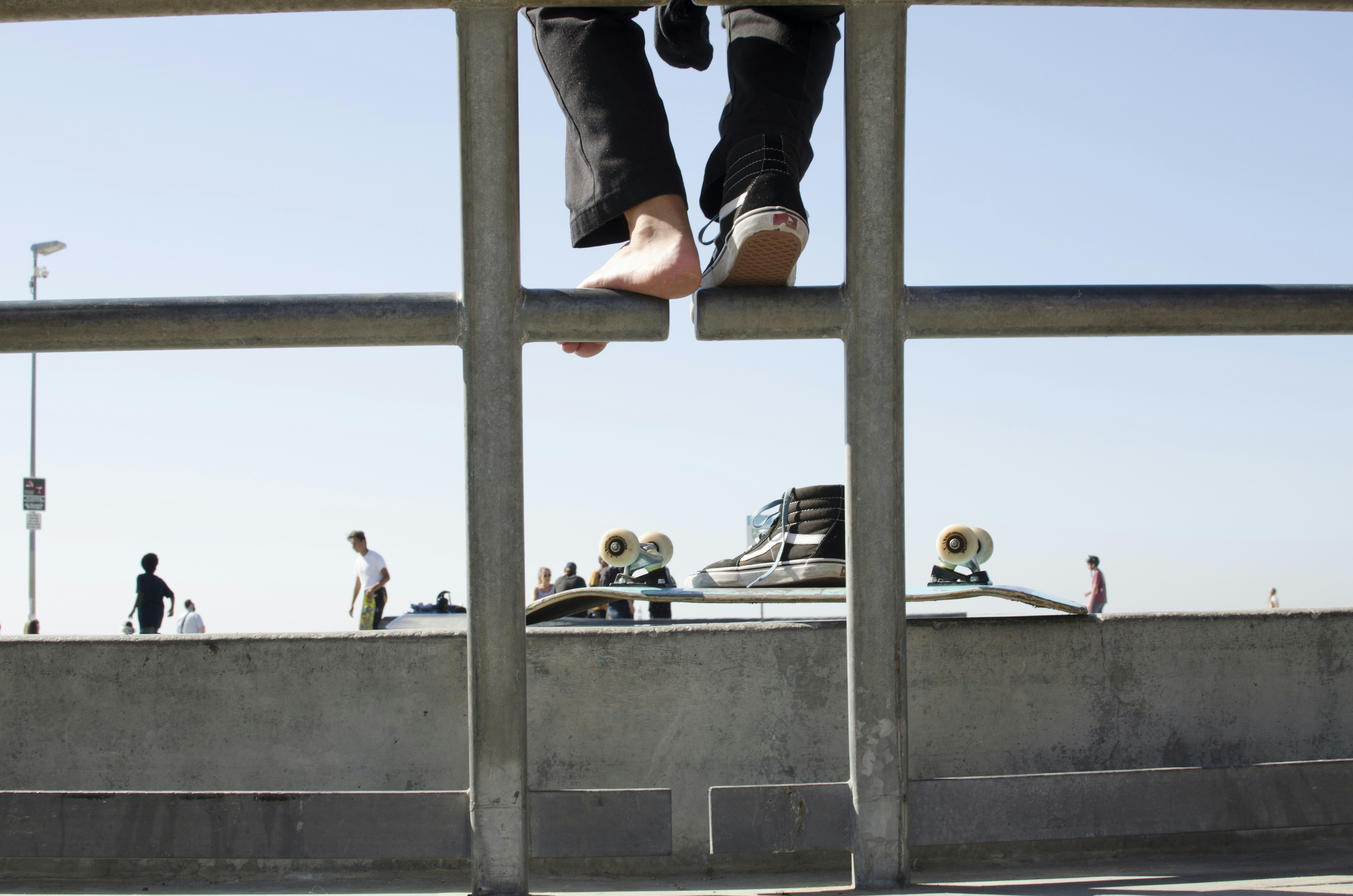 Suspended at the Frame: Bare Feet Over the Skatepark Gap