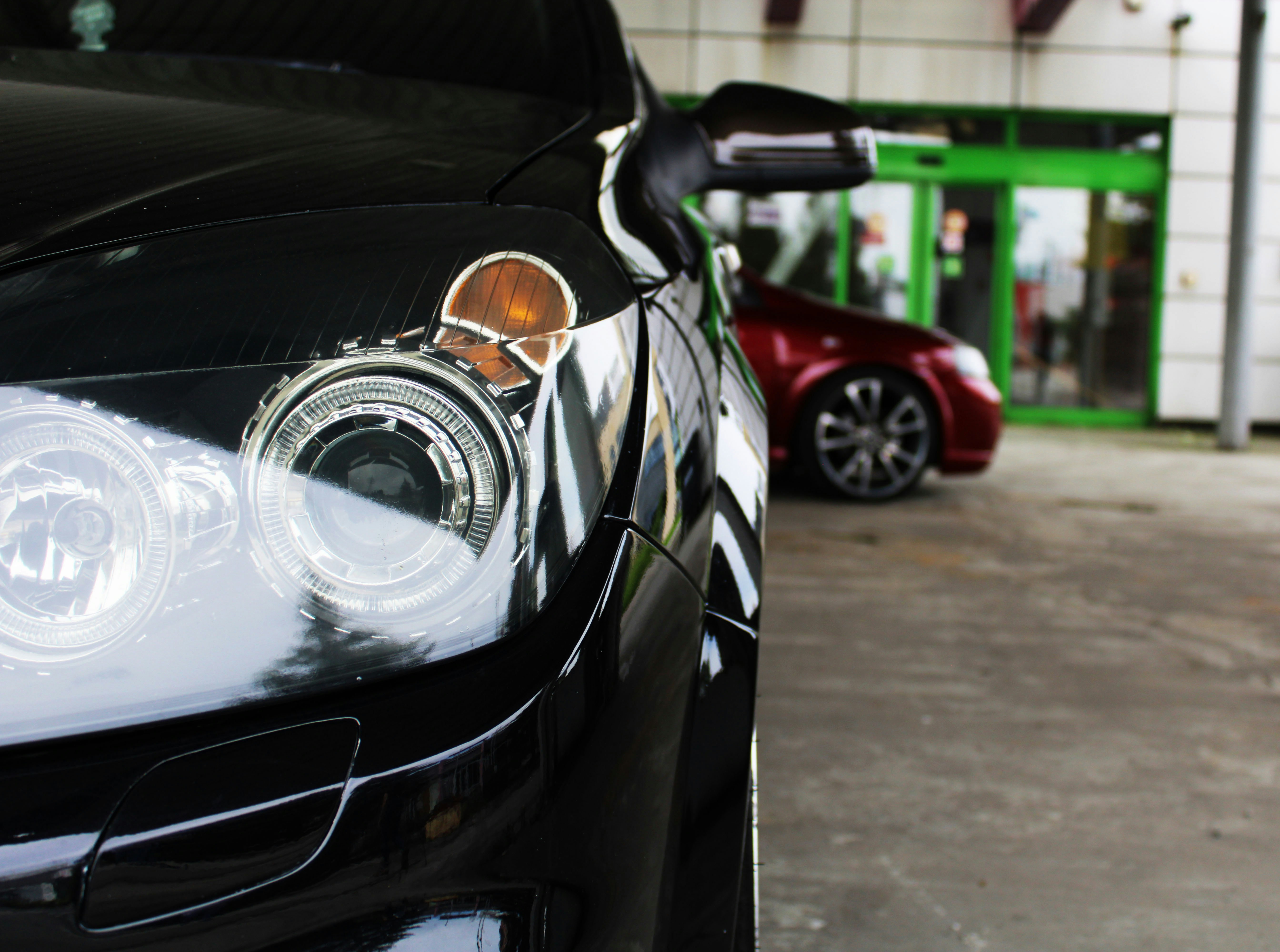 A close up of the front of a car photo – Free Car Image on Unsplash